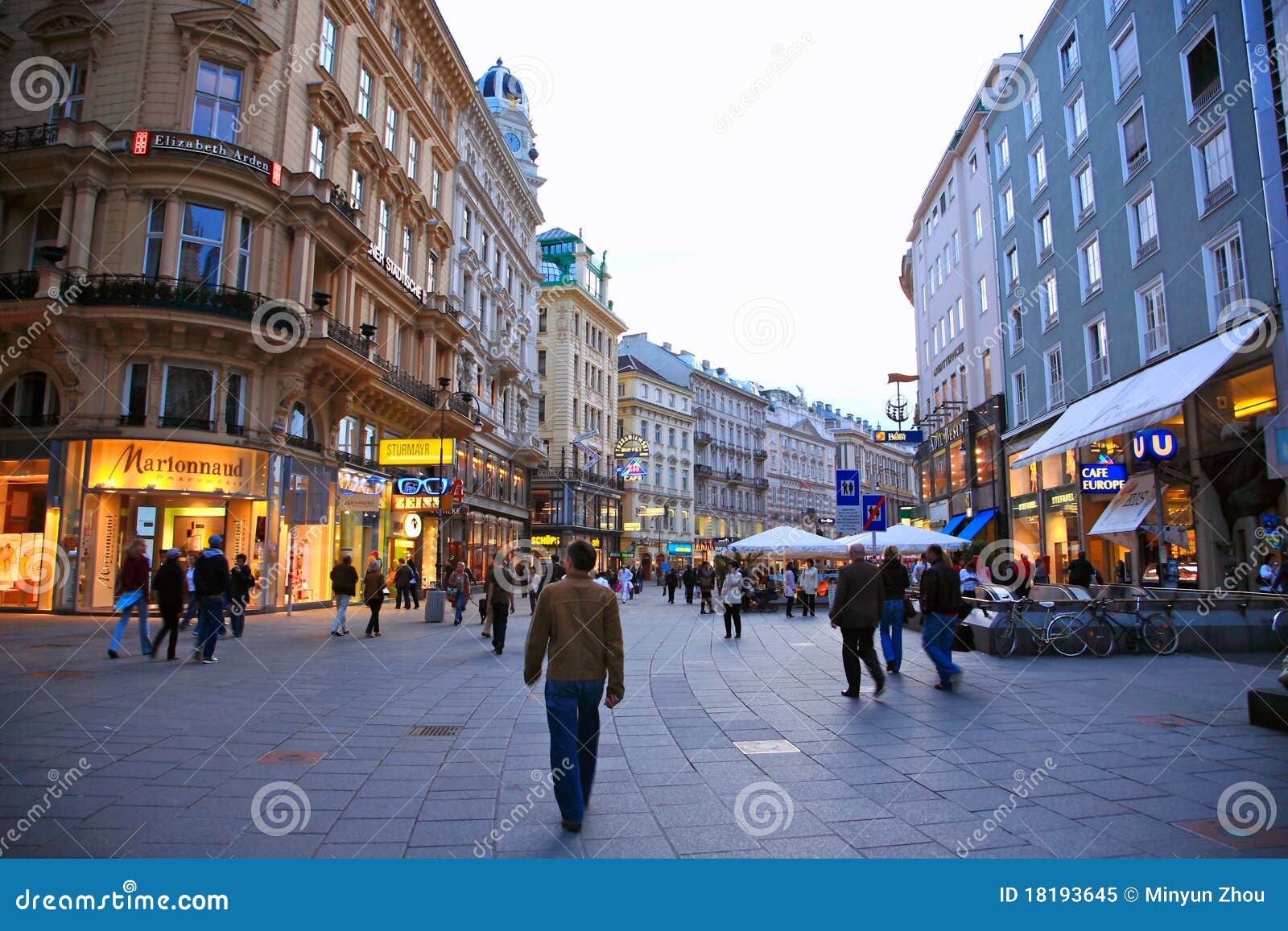 Via di Vienna, Austria immagine editoriale. Immagine di lanterna - 18193645