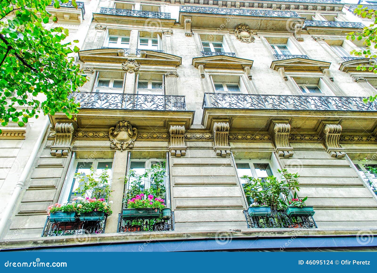 Via francese a Parigi fotografia stock. Immagine di architettura - 46095124