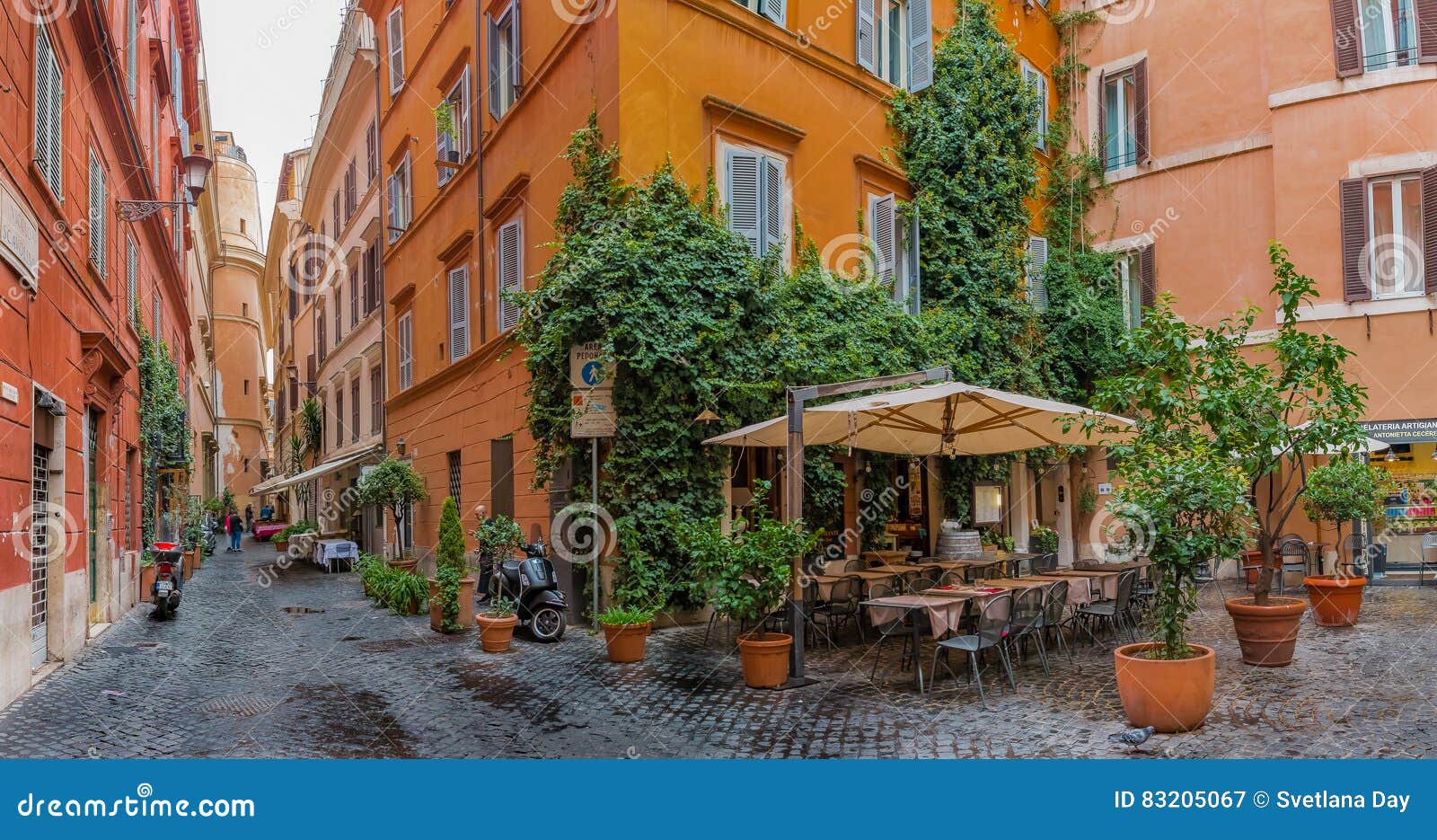 Via Stretta in Centro Storico a Roma Italia Fotografia Editoriale ...