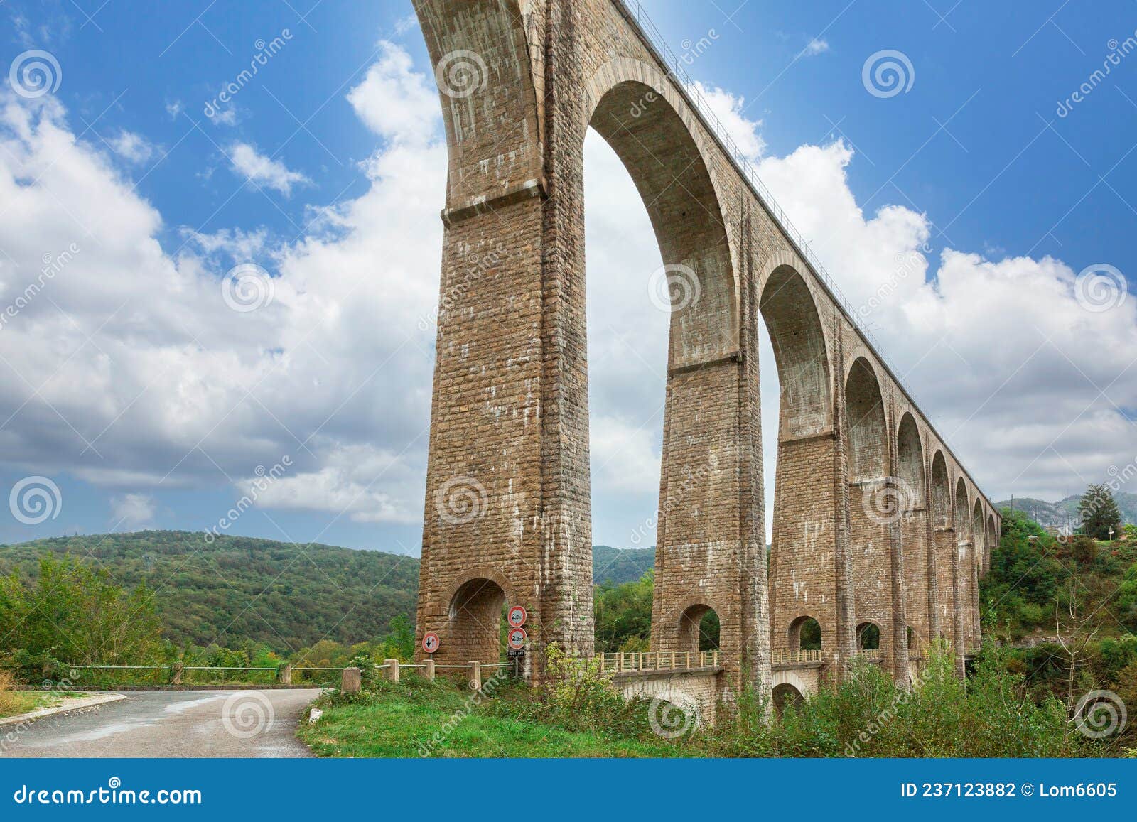 Viaduc de Cize-Bolozon stock photo. Image of lake, flight - 237123882