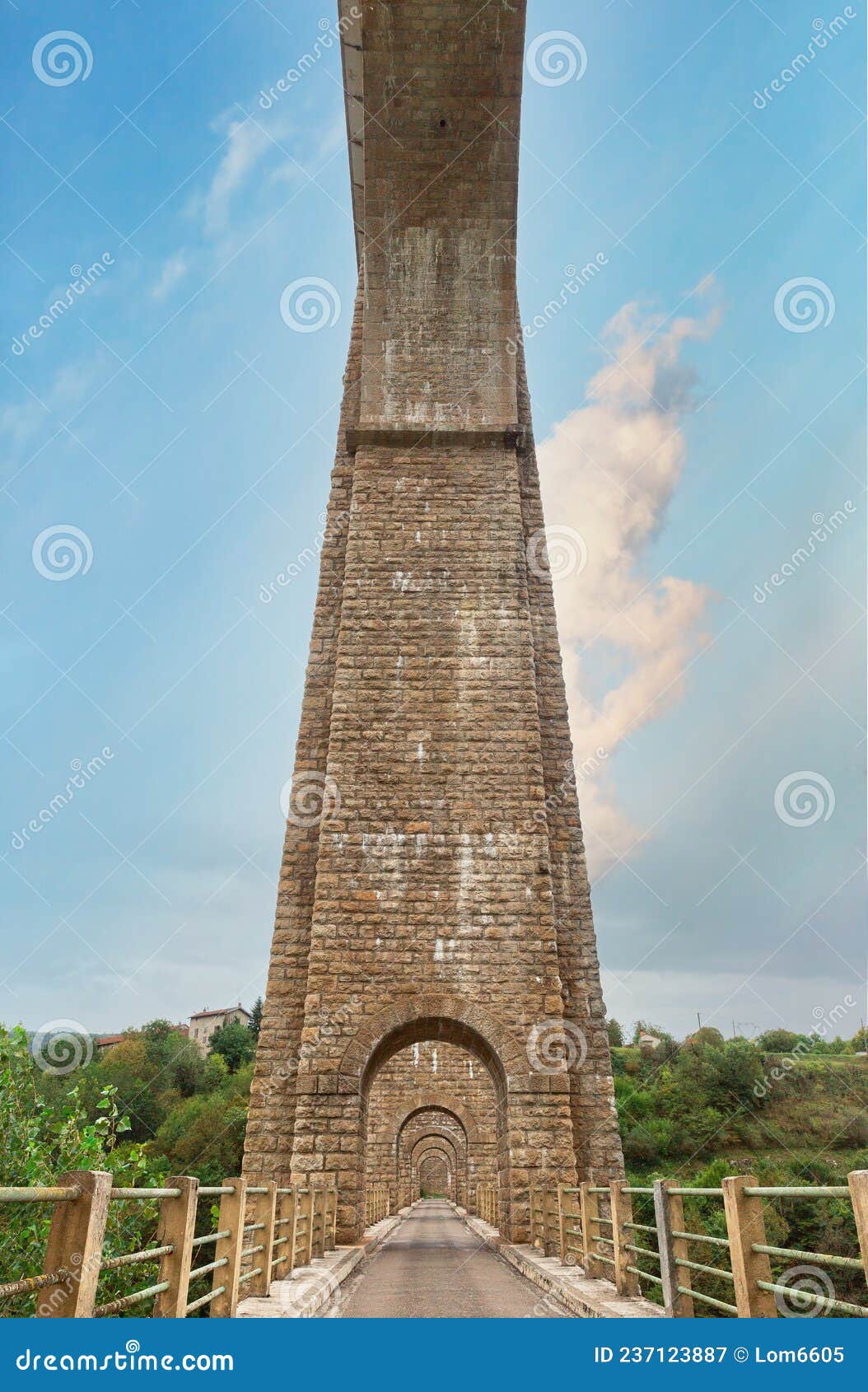 Viaduc de Cize-Bolozon stock image. Image of bridge - 237123887