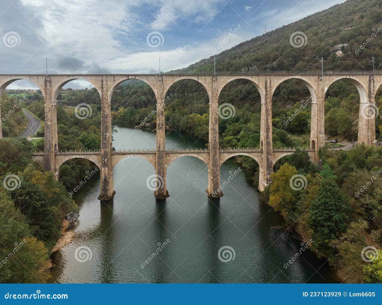 Viaduc de Cize-Bolozon stock image. Image of railroad - 237123929