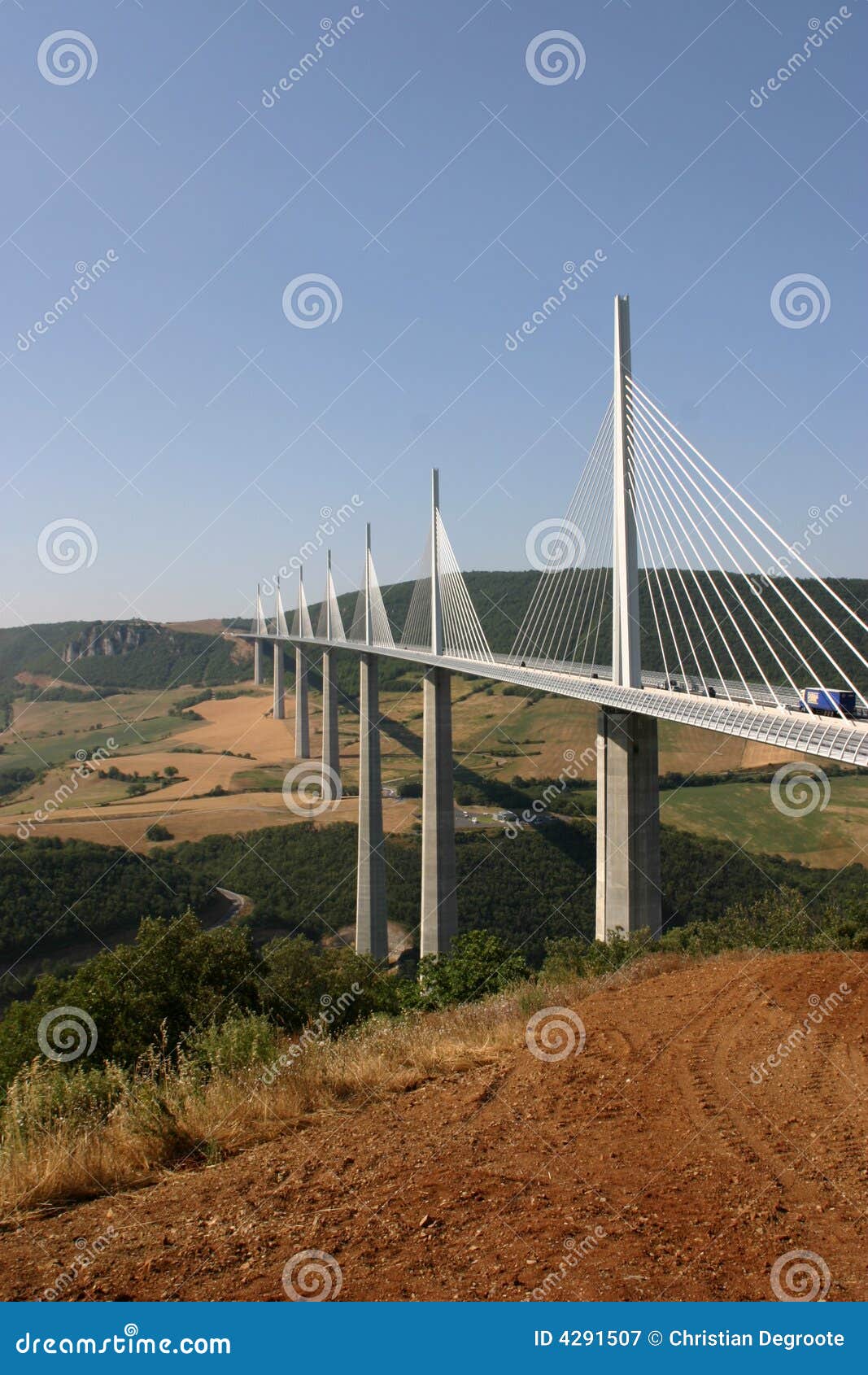 Viaduc de Millau editorial photography. Image of viaduct - 4291507