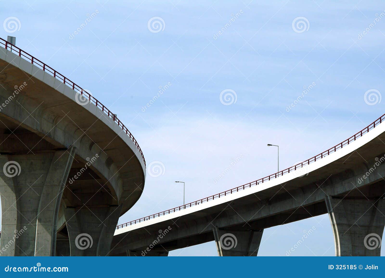Viaducten stock afbeelding. Image of wegen, aandrijving - 325185
