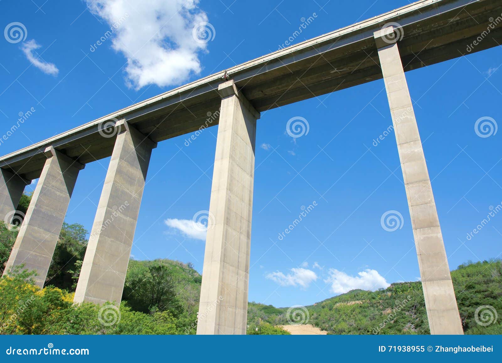 Viaducto de la carretera imagen de archivo. Imagen de carretera - 71938955