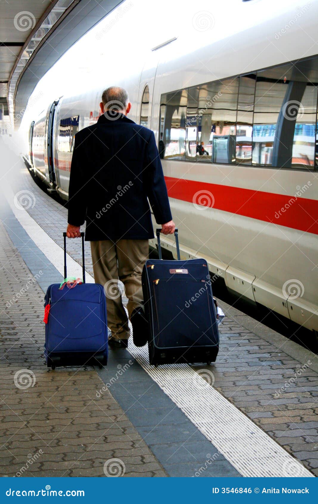 Viaggiatore del treno fotografia stock. Immagine di treno - 3546846
