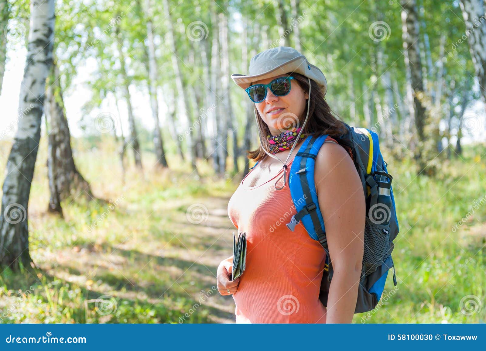 Viaggiatore Della Giovane Donna Fotografia Stock - Immagine di corsa ...