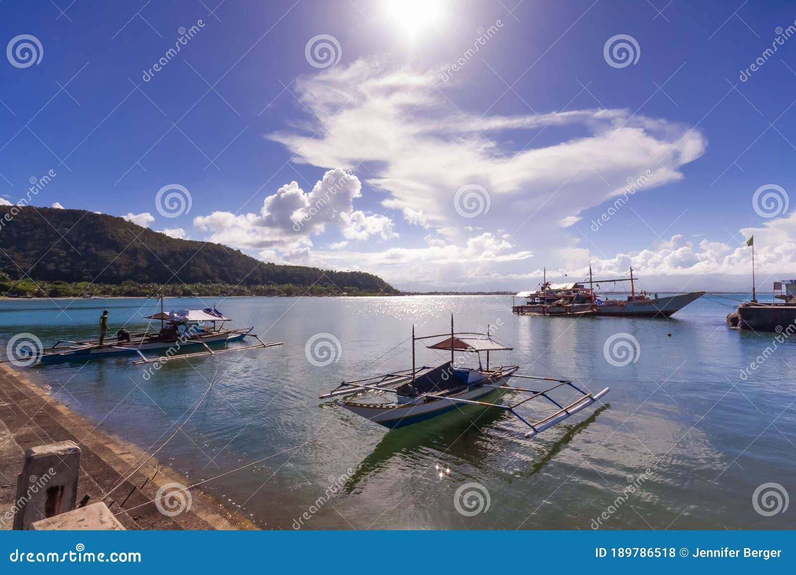 Viaje En Barco a Baler Philippines Foto de archivo editorial - Imagen ...