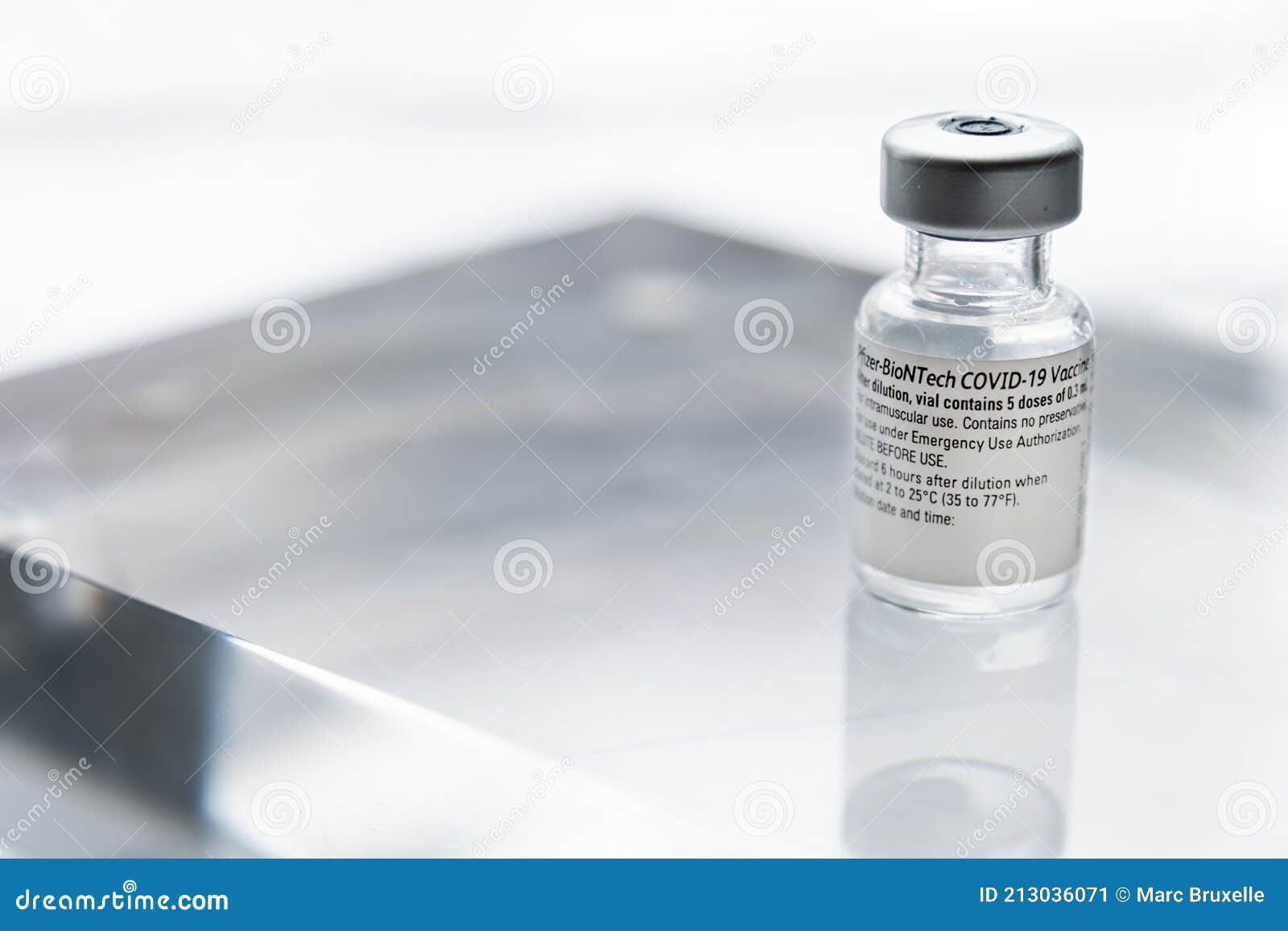 Vial of Pfizer BioNTech Covid-19 Vaccine Editorial Photo - Image of ...