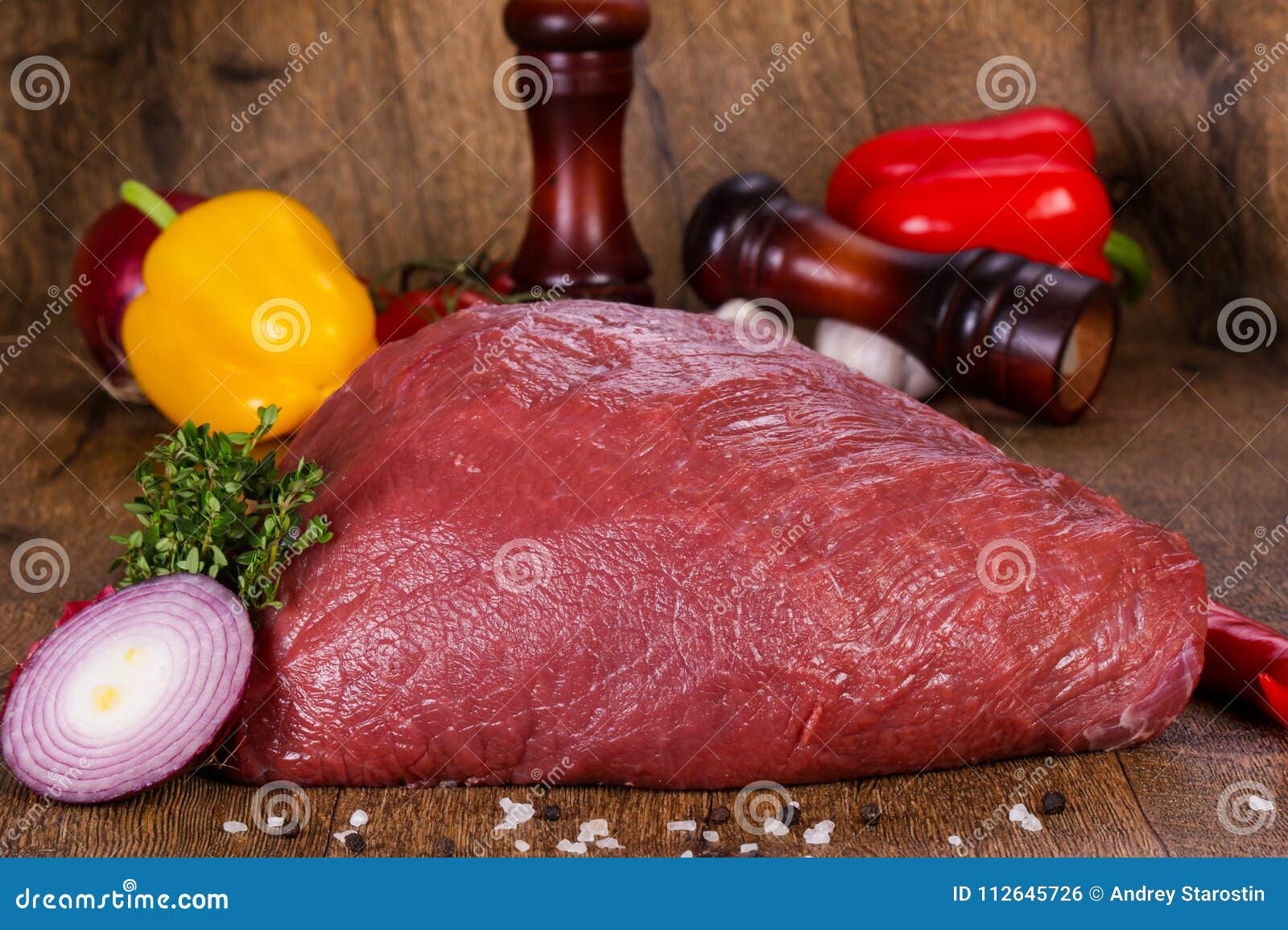 Viande crue de boeuf photo stock. Image of ingrédient - 112645726