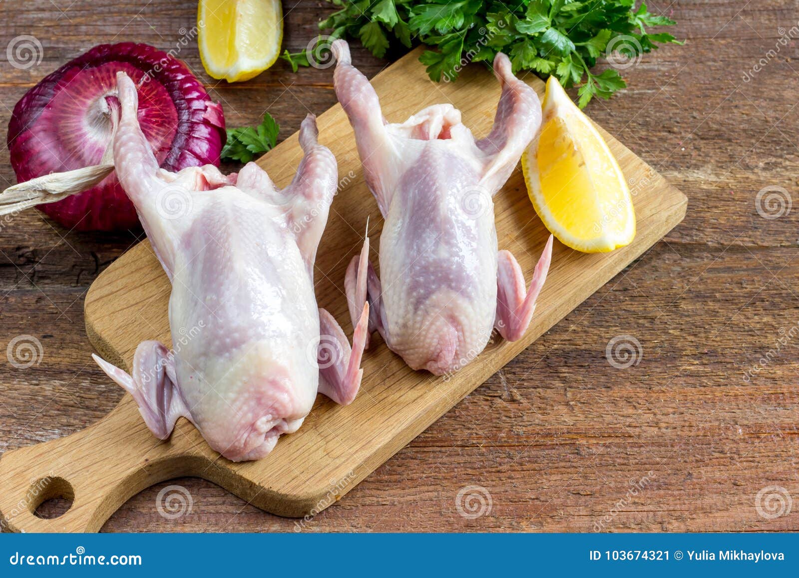 Viande Crue Crue De Cailles Image stock - Image du cuisinier, vivacité ...