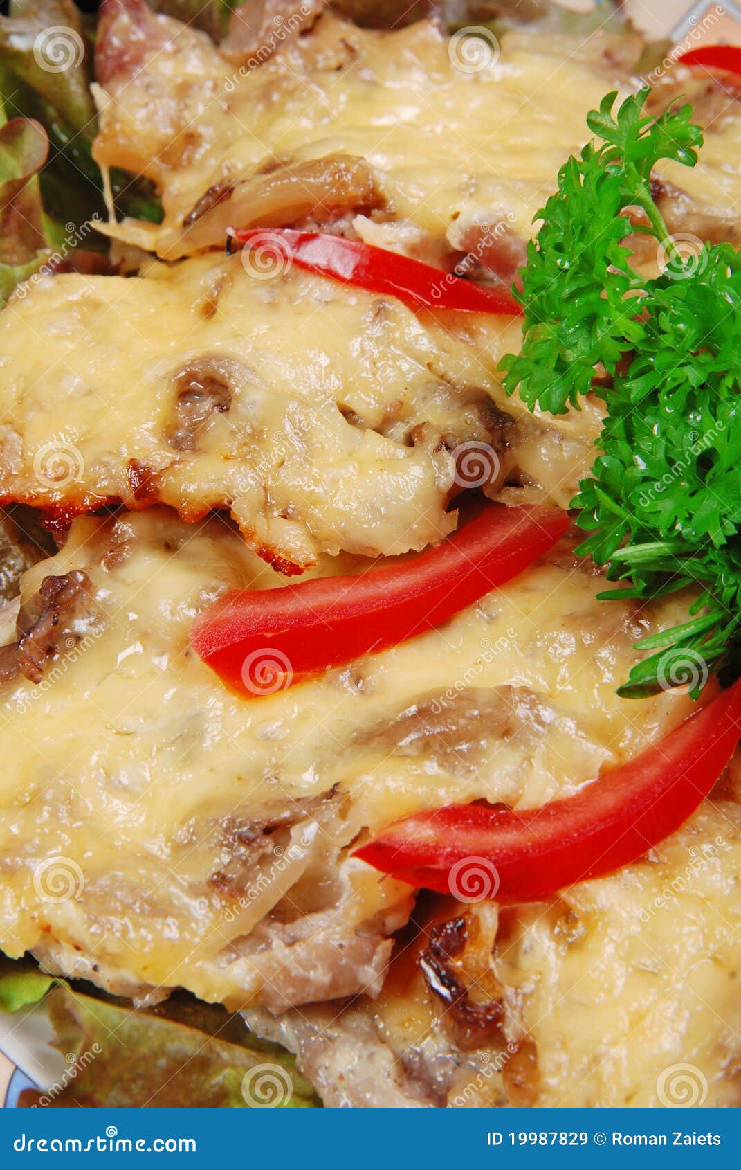 Viande cuite au four image stock. Image du boeuf, croûte - 19987829