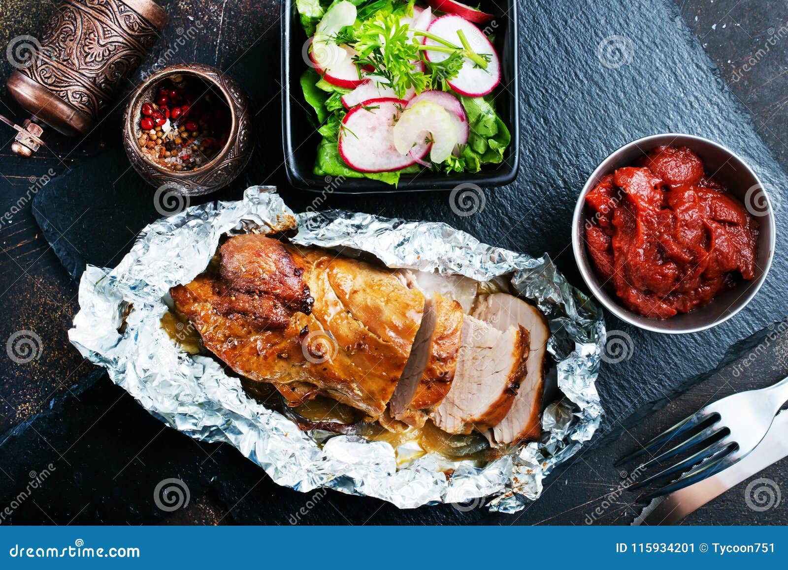 Viande Cuite Au Four Avec L'épice Image stock - Image of manger, porc ...