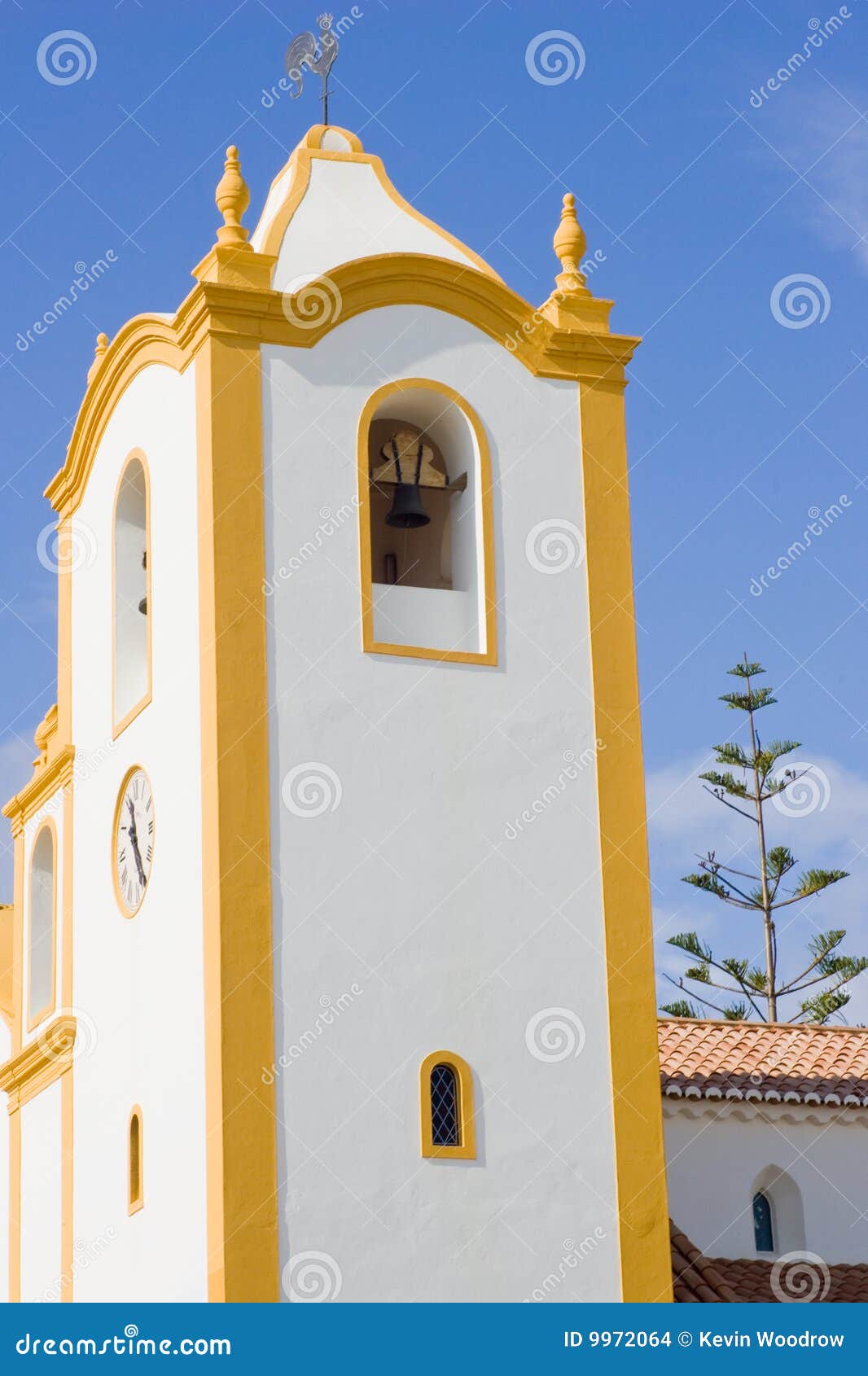 Vibrant church - Vertical stock photo. Image of blue, igreja - 9972064