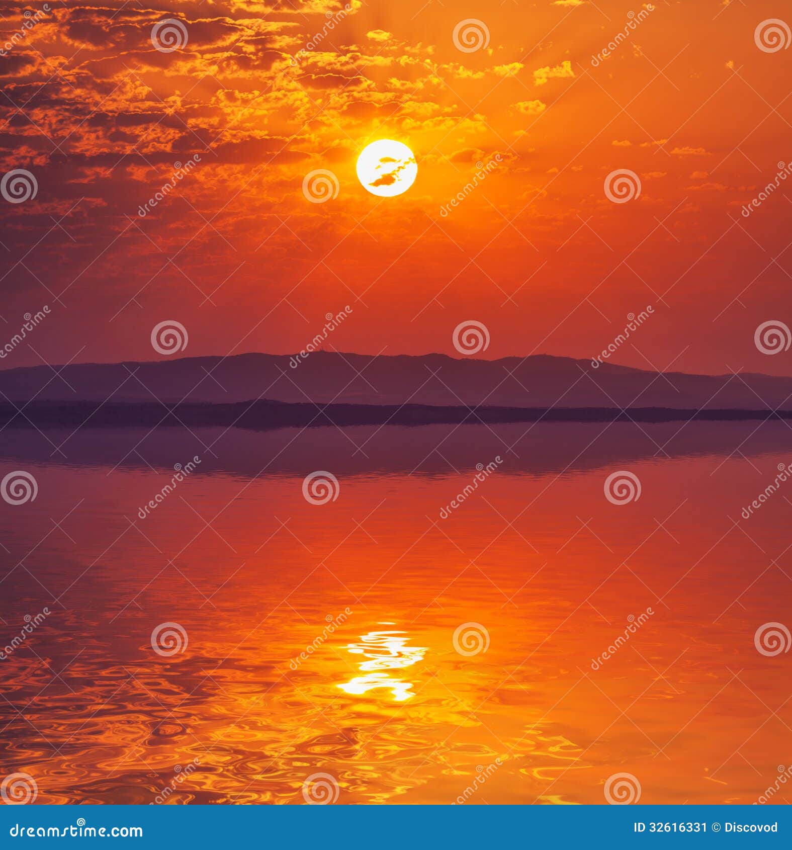 Vibrant Rising Sun at Dawn Over Water Stock Image - Image of pink ...