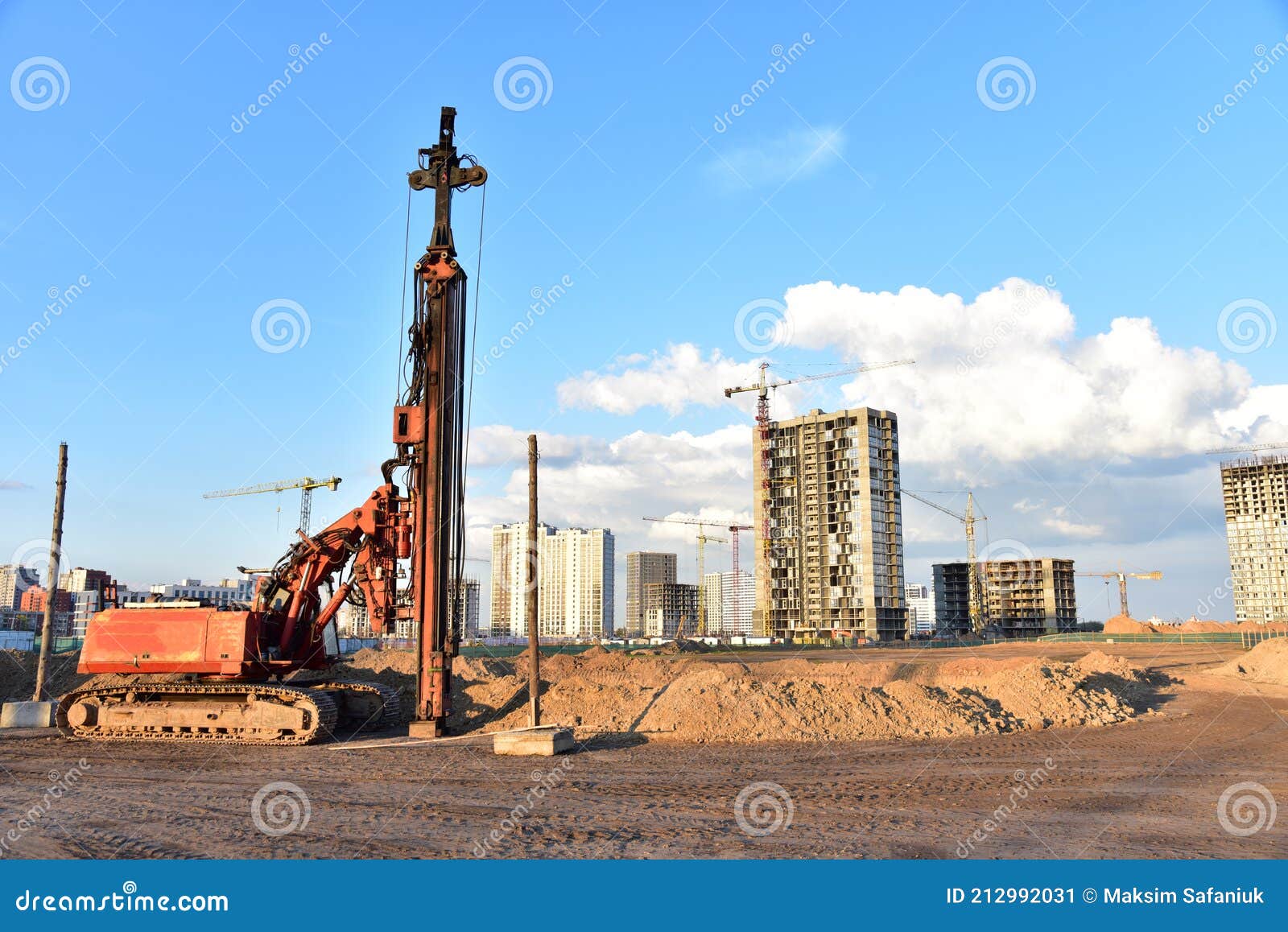 Vibrating Hydraulic Hammer. Hydraulically Driven Free-fall Hammer ...
