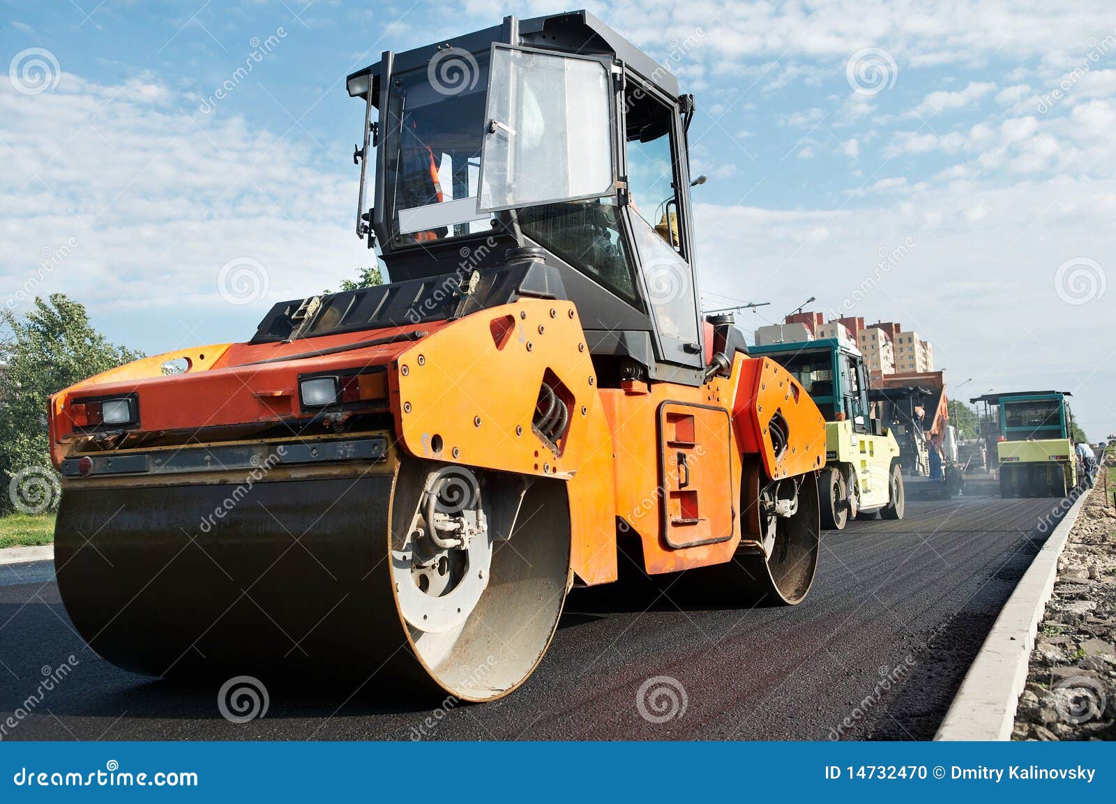Vibration Compactor at Asphalt Stock Photo - Image of pavement, asphalt ...