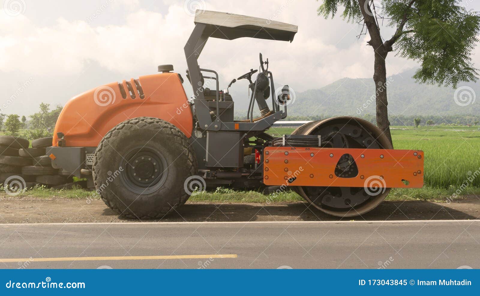 Vibration Single-cylinder Road Roller Leveling the Ground for the ...