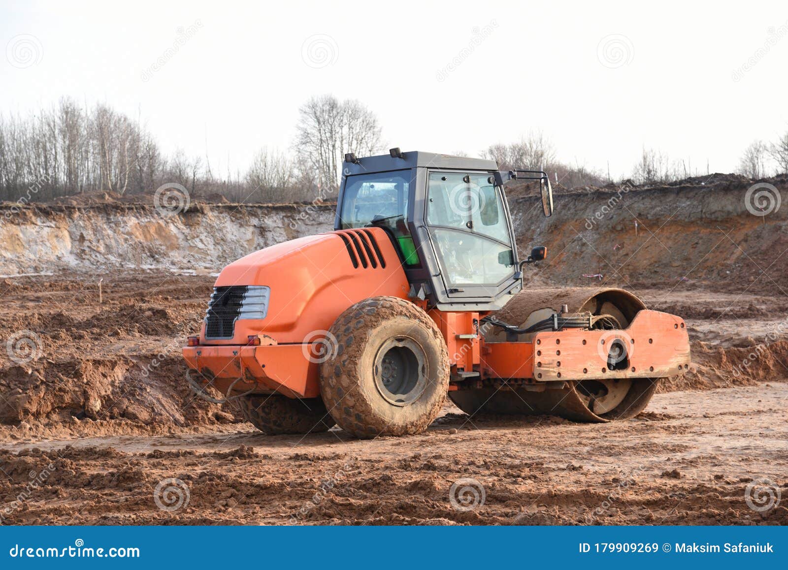 Vibration Single-cylinder Road Roller Leveling the Ground for the ...