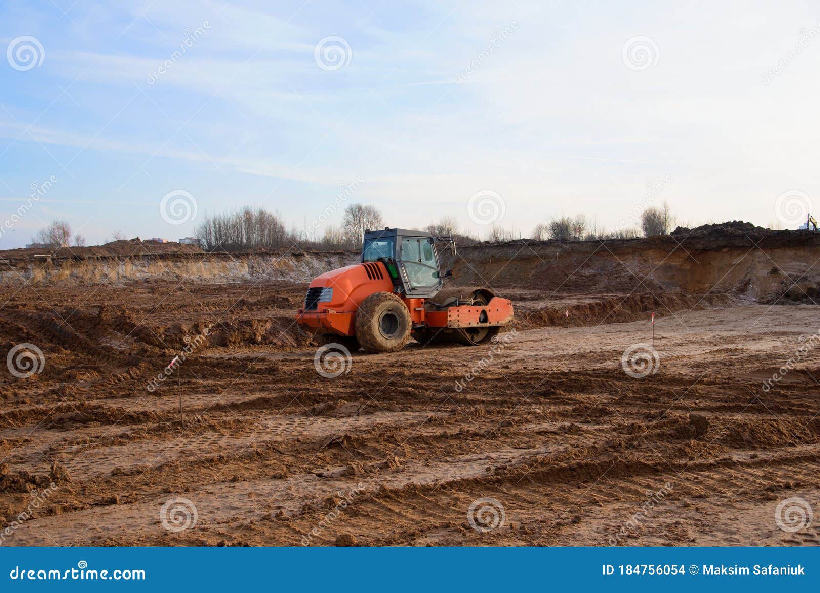 Vibration Single-cylinder Road Roller the Leveling Soil at Construction ...