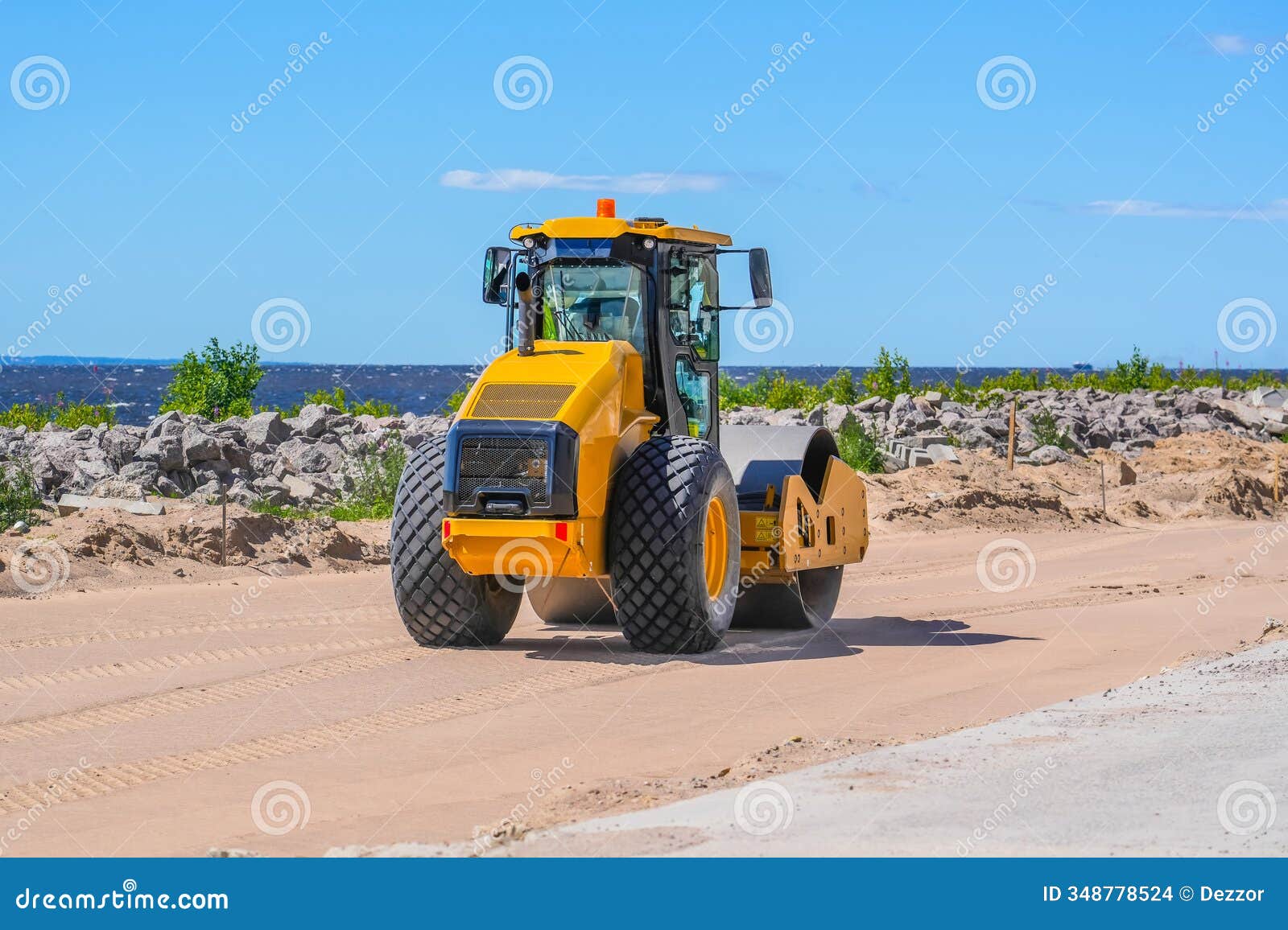 Vibration Tractor Single-cylinder Road Roller. Soil Compactor for ...