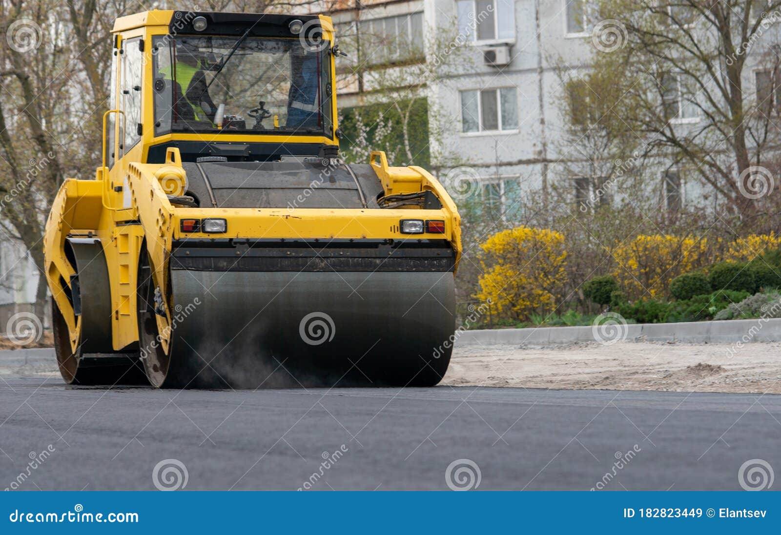 The Vibratory Roller Levels the Asphalt Pavement Stock Image - Image of ...