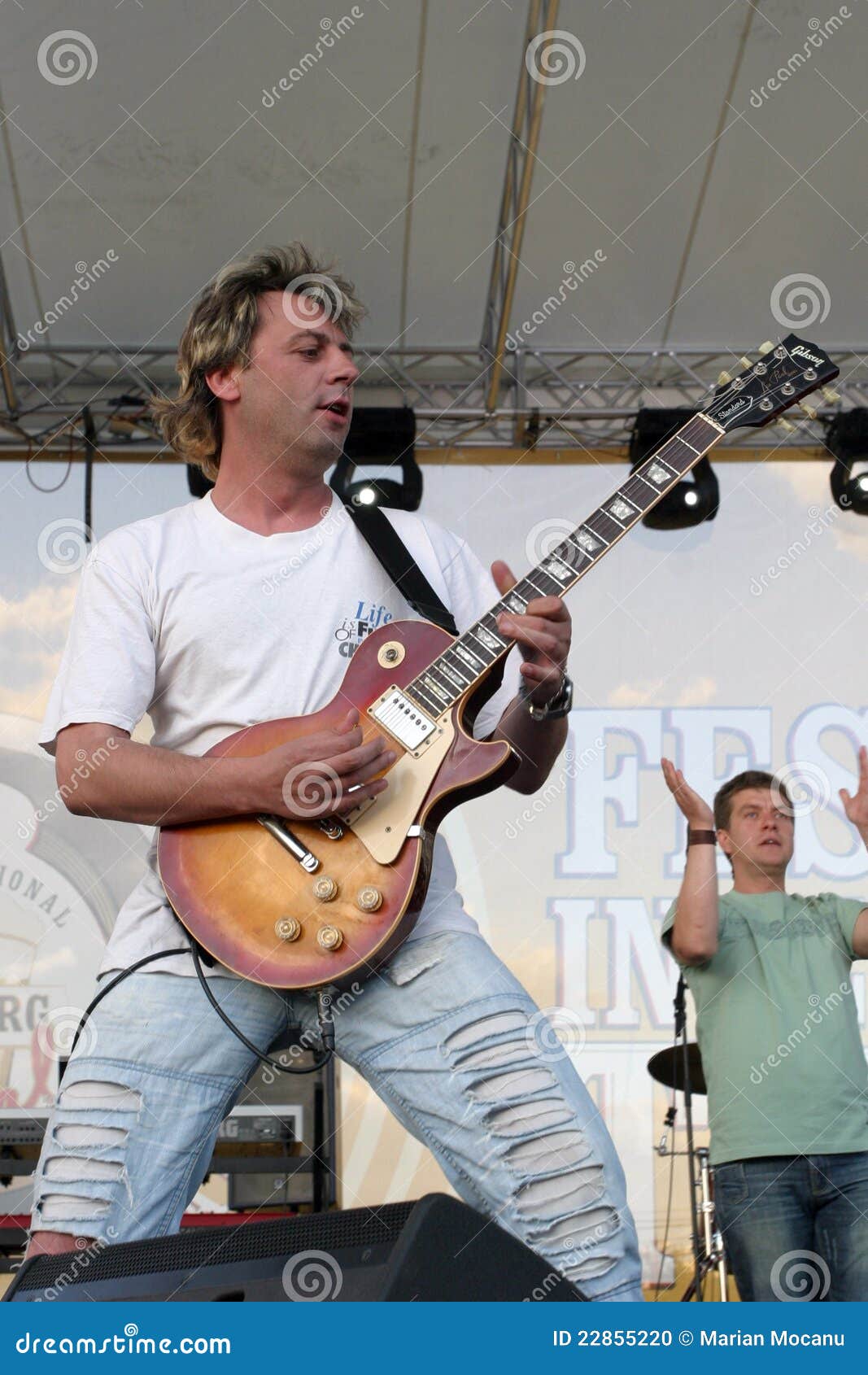 Victor Solomon editorial image. Image of bosquito, microphone - 22855220