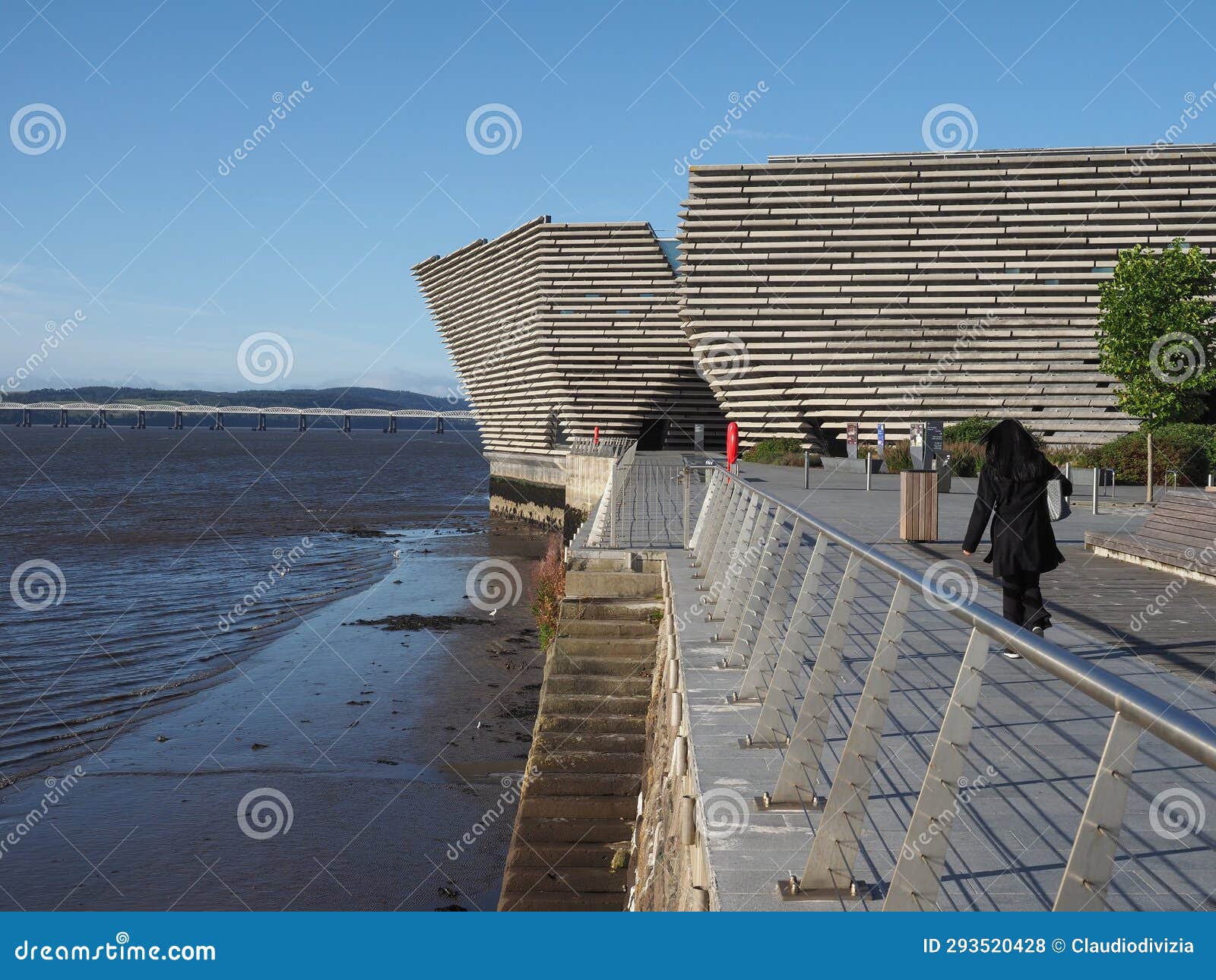 Victoria and Albert Museum in Dundee Editorial Stock Photo - Image of ...