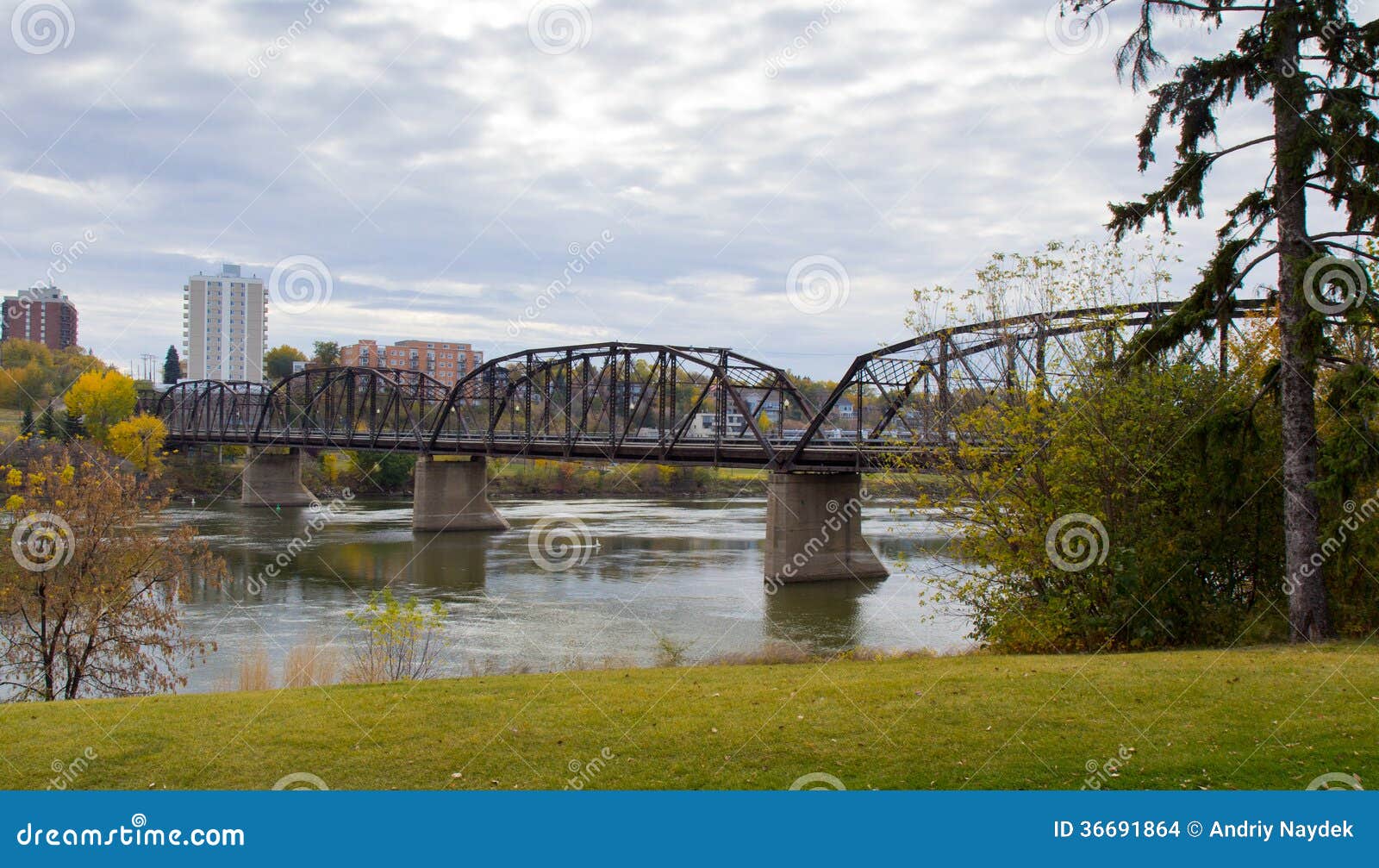 Victoria Bridge Over the South Saskatchewan River Stock Photo - Image ...