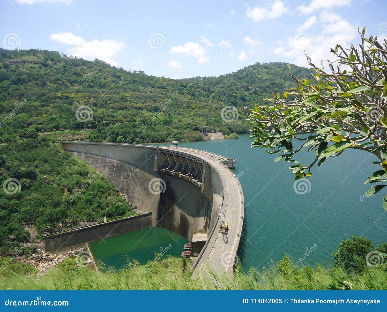Victoria dam sri lanka editorial image. Image of hill - 114842005