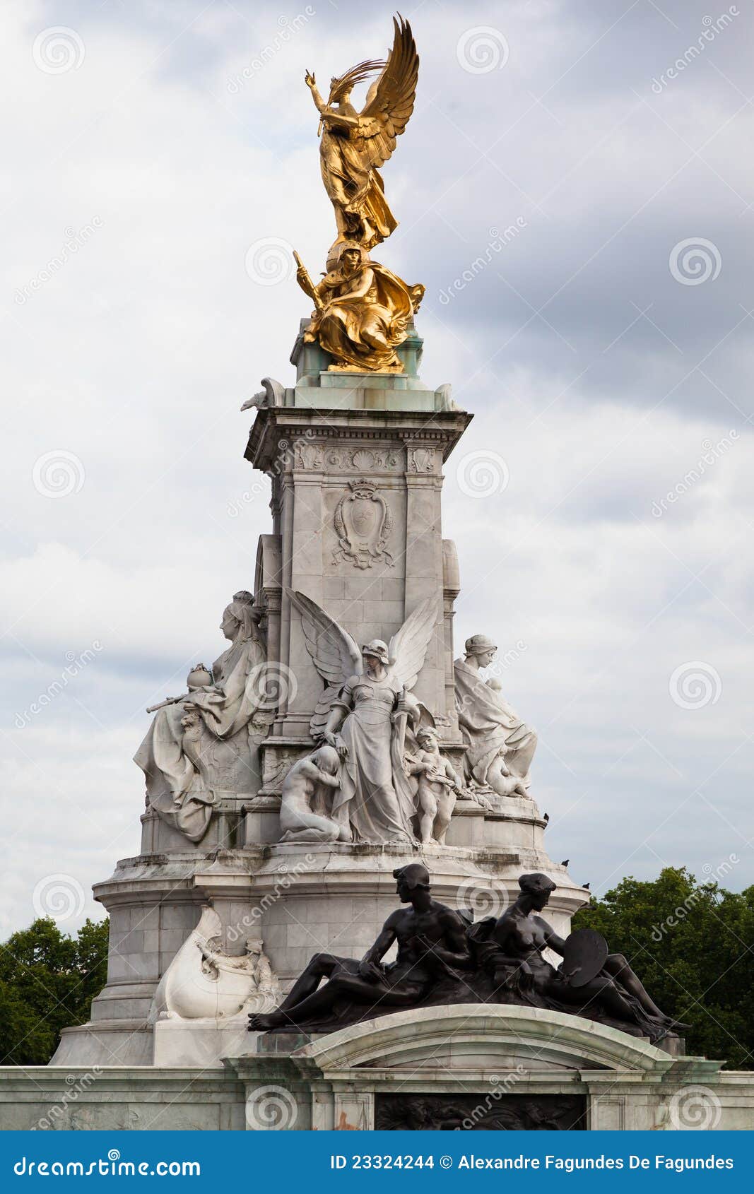 The Victoria Memorial Is A Sculpture Dedicated To Queen Victoria ...