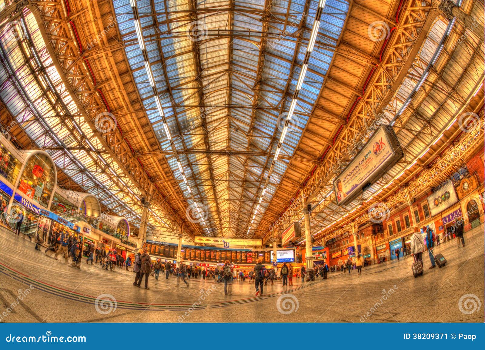 Victoria train station editorial photo. Image of british - 38209371