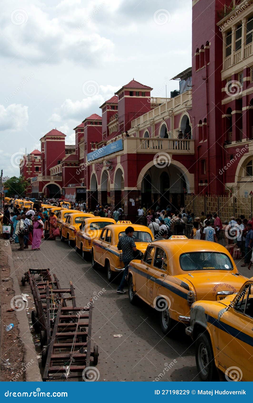 Victoria Train Station in Calcutta Editorial Stock Image - Image of ...