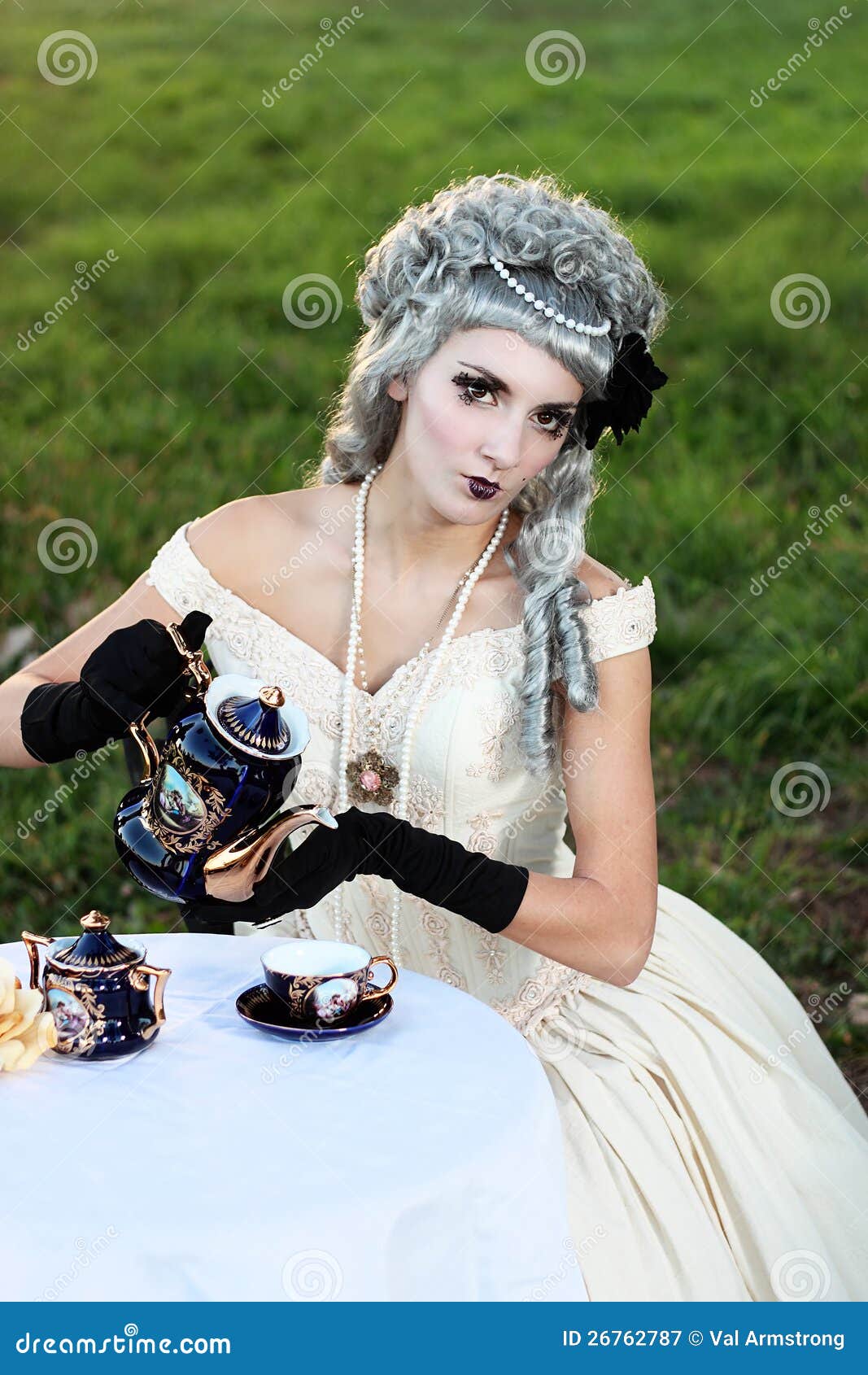 Victorian Woman Pouring Tea Stock Image - Image of makeup, pale: 26762787