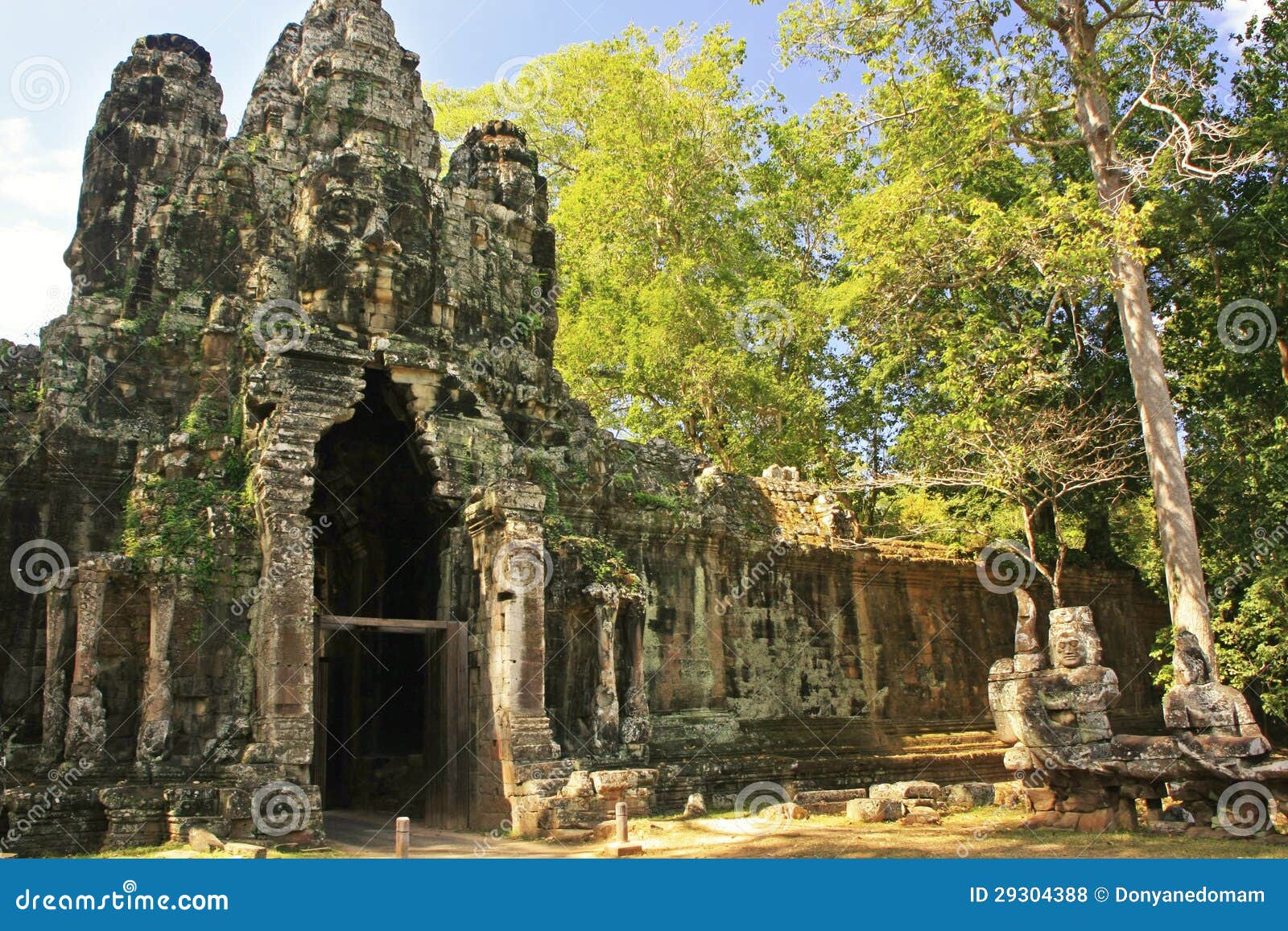 Victory Gate of Angkor Thom, Angkor Area, Siem Reap Stock Photo - Image ...