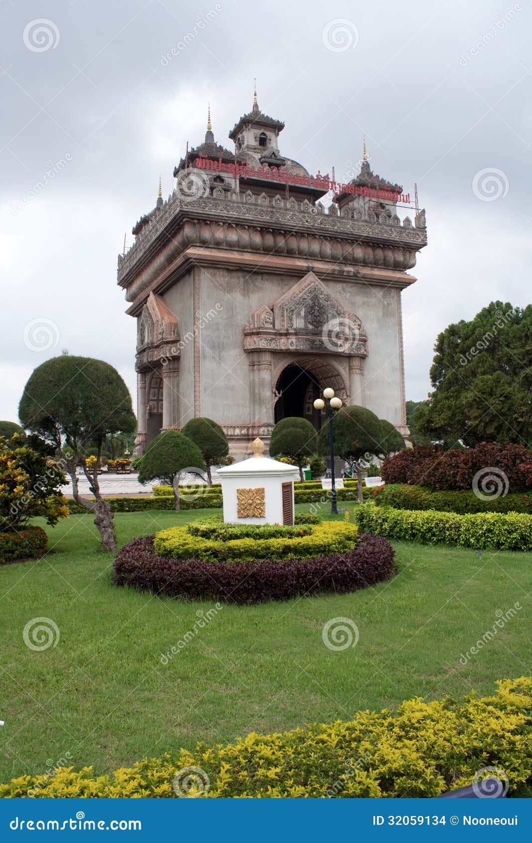 Victory gate at lao stock photo. Image of garden, victory - 32059134