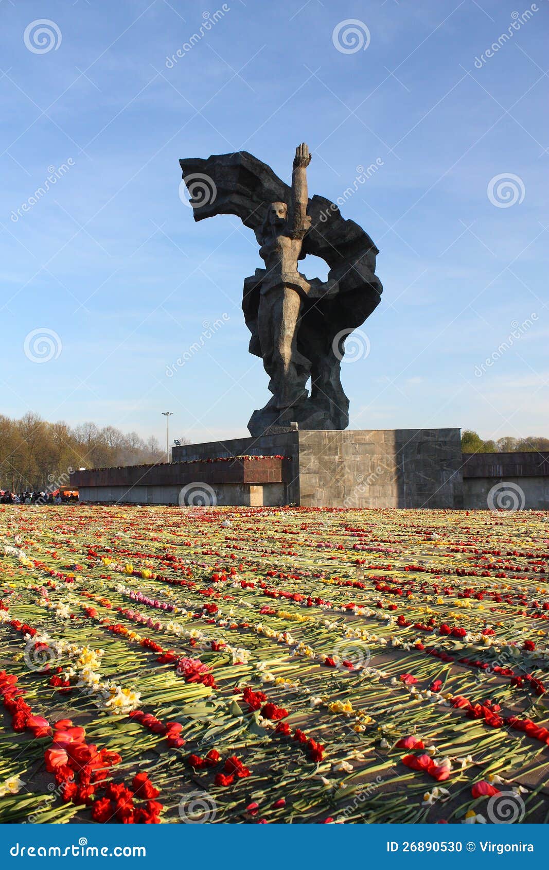 Victory Memorial To Soviet Army Editorial Image - Image of tomb ...