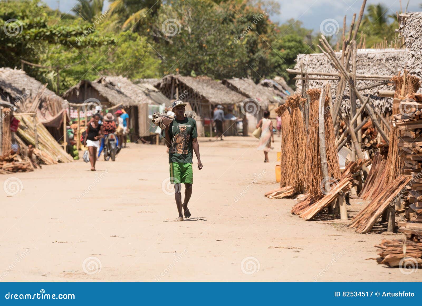 Vida Cotidiana Malgache De La Gente En Madagascar Fotografía editorial ...