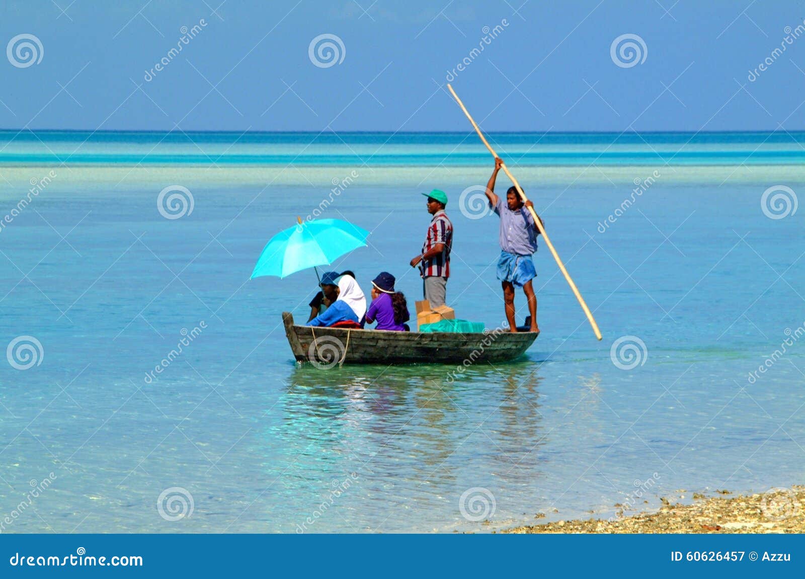Vida Da Ilha Do Curso De Maldives Pelo Bote Fotografia Editorial ...