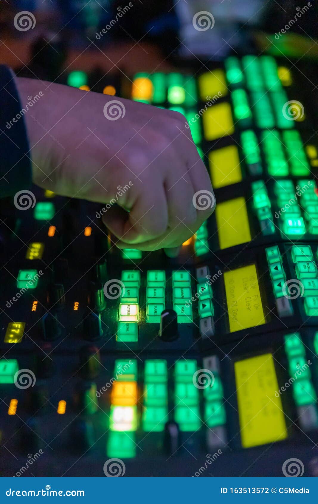 Operator Makes Mark On The Survey Topic ,In Virtual Form Check Sheet ...