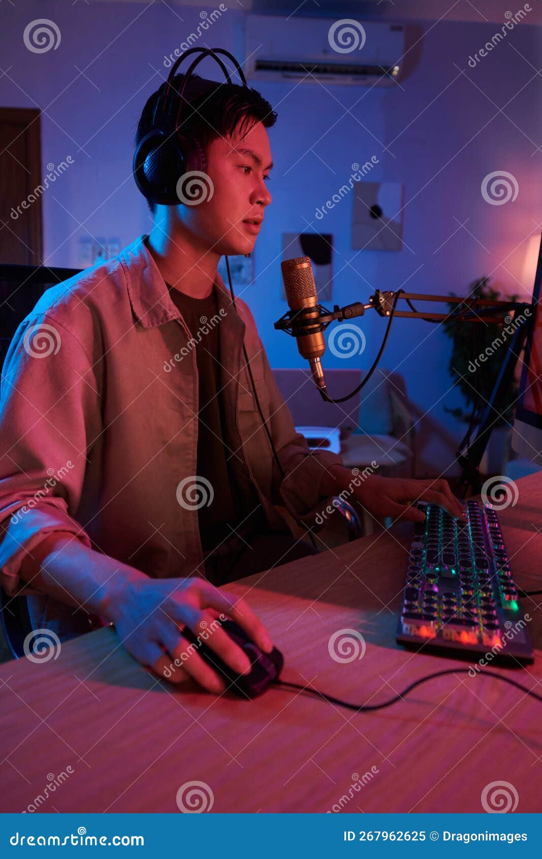 Videoblogger Playing on Computer Stock Image - Image of expertise ...