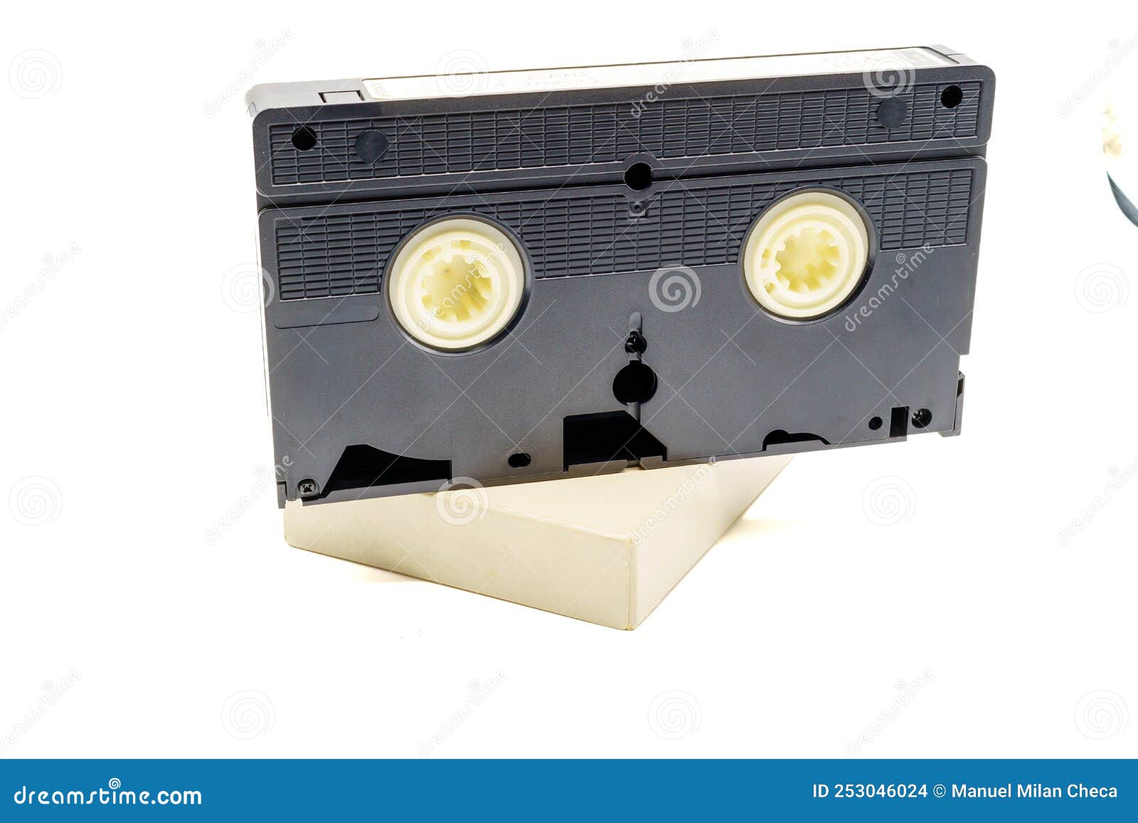Videocassette Vhs En Fondo Blanco Foto de archivo - Imagen de salir ...