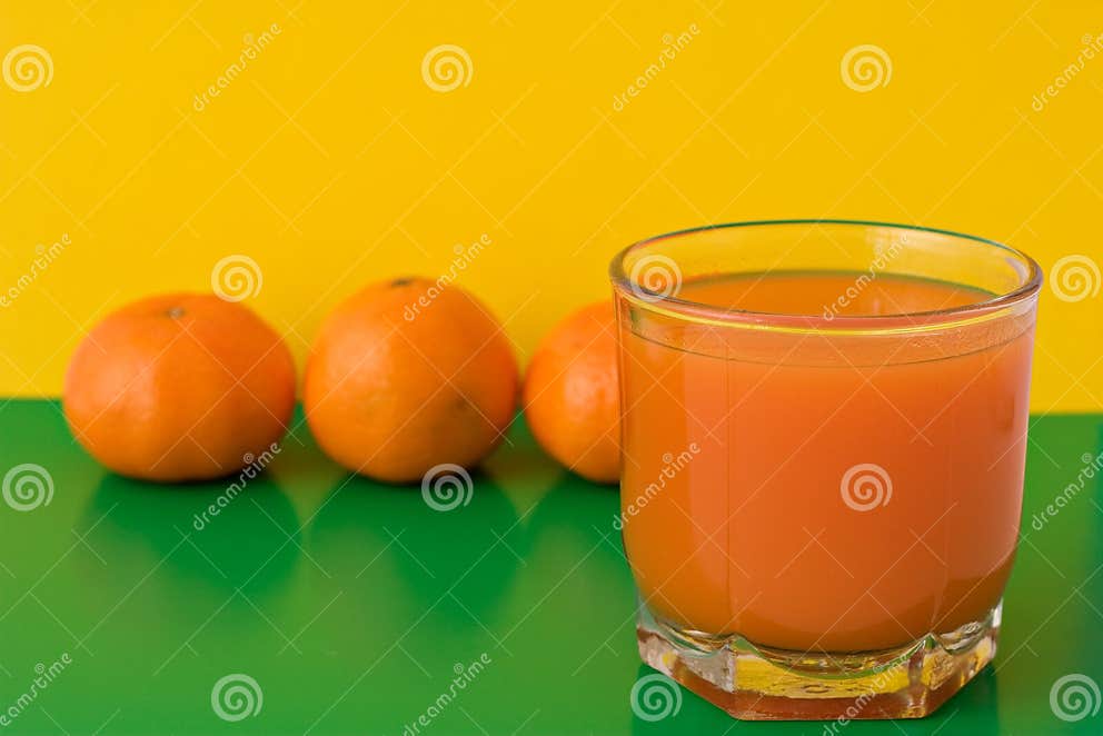 Vidrio de jugo imagen de archivo. Imagen de ingrediente - 12731559