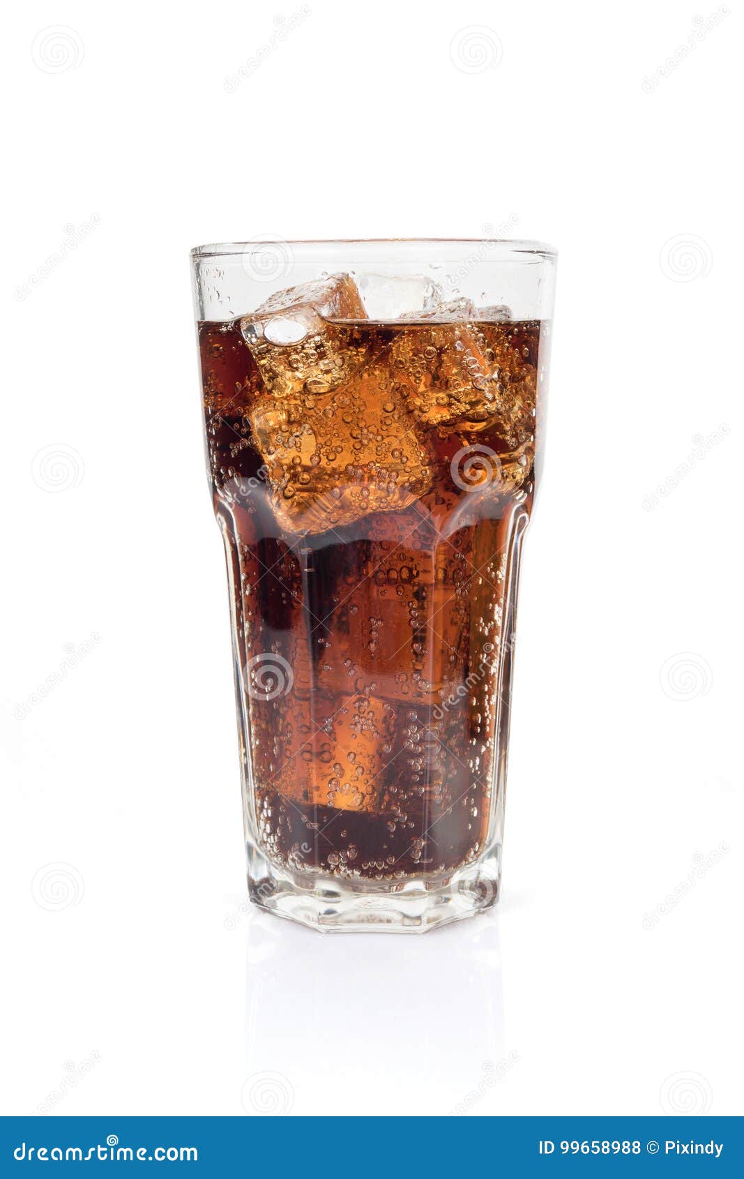 Vidrio Lleno Del Refresco, Aislado En Blanco Foto de archivo - Imagen ...