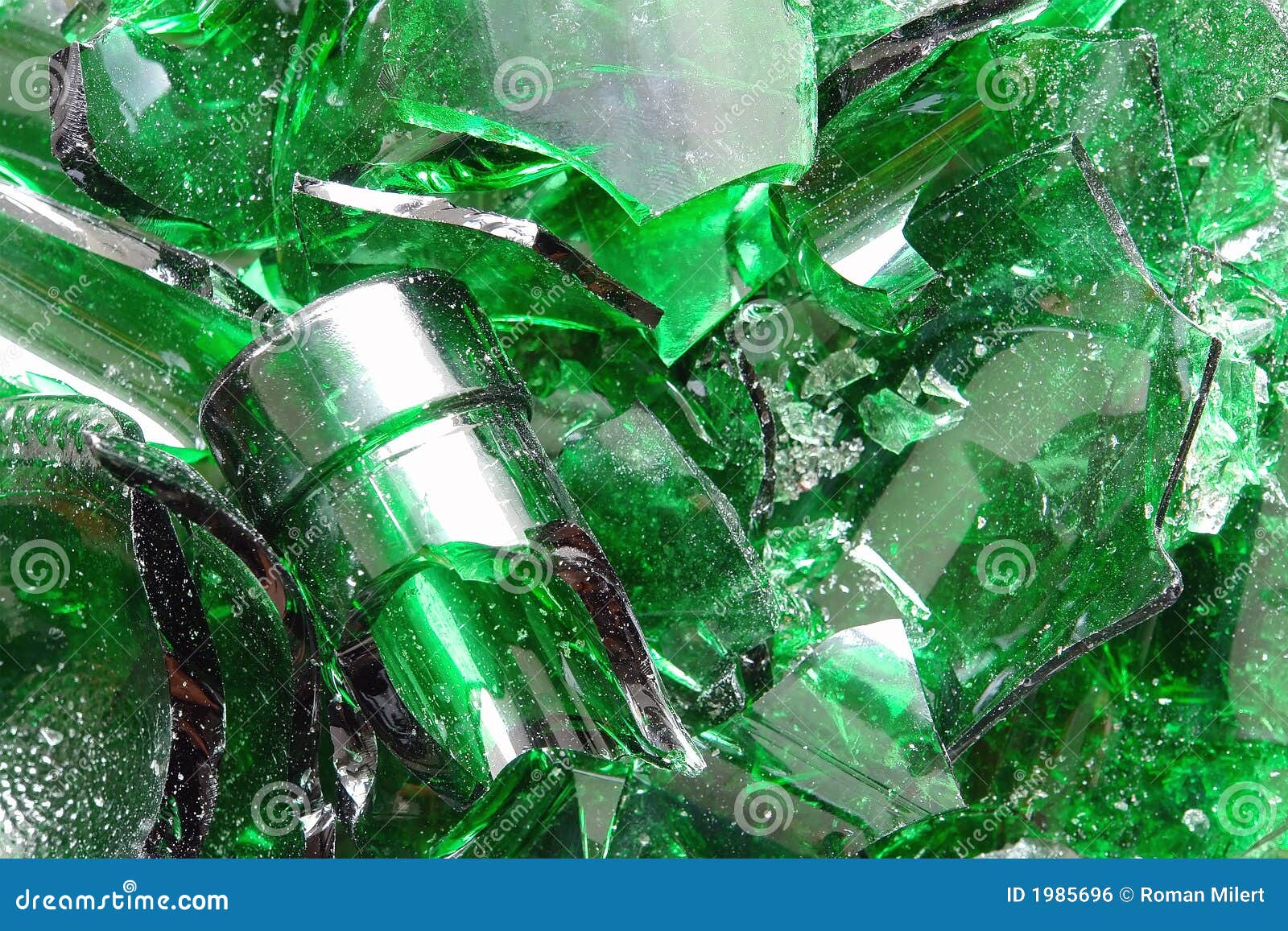 Vidrio quebrado del color foto de archivo. Imagen de ambiente - 1985696