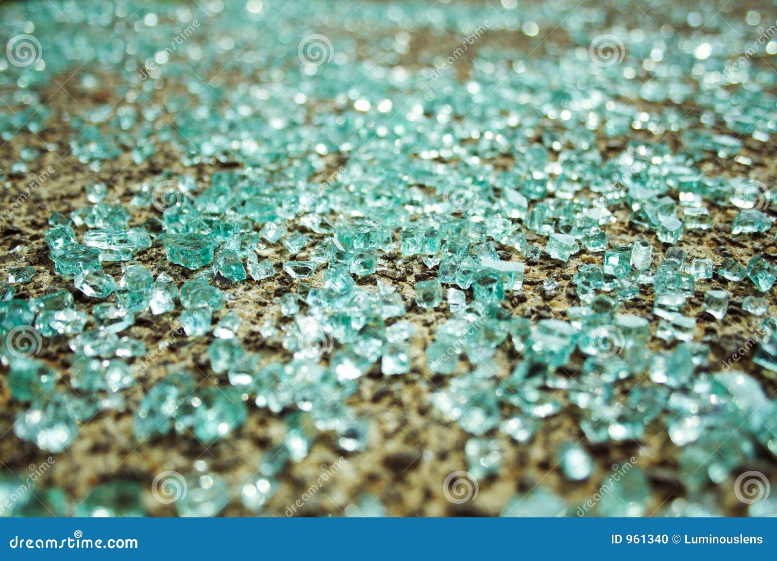 Vidrio roto foto de archivo. Imagen de aplastar, rotura - 961340