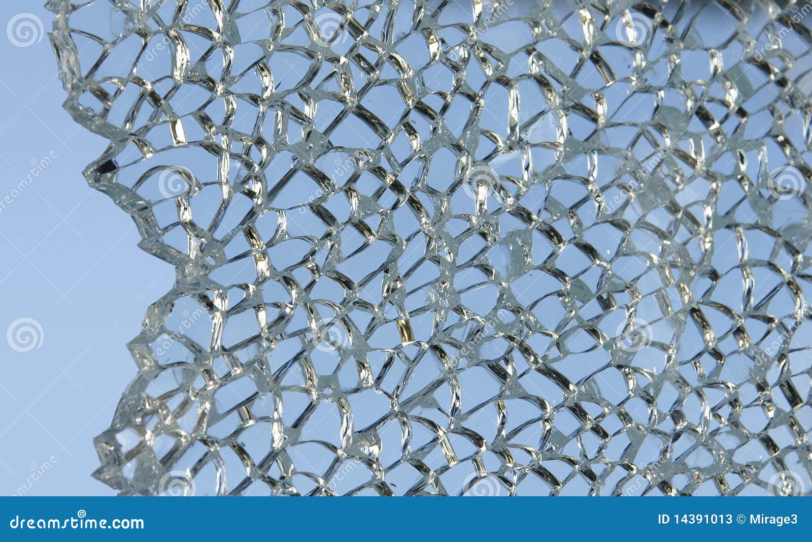 Vidrio Roto Contra El Cielo Fotos de archivo - Imagen: 14391013