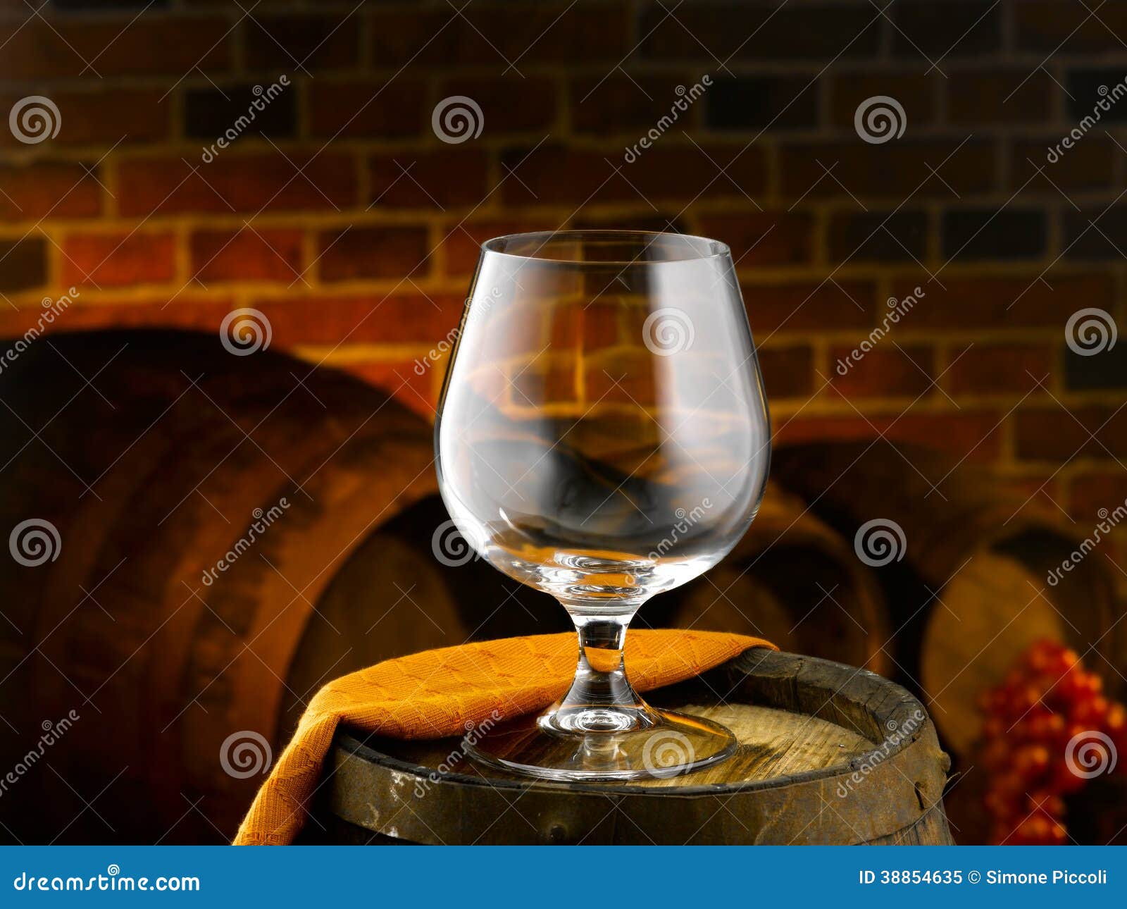 Vidro do conhaque imagem de stock. Imagem de primata - 38854635