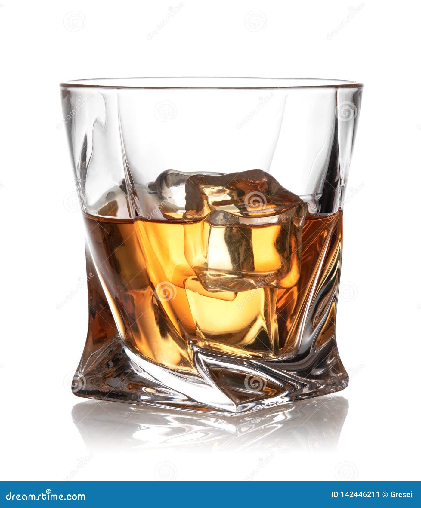 Vidro do u?sque imagem de stock. Imagem de objeto, marrom - 142446211