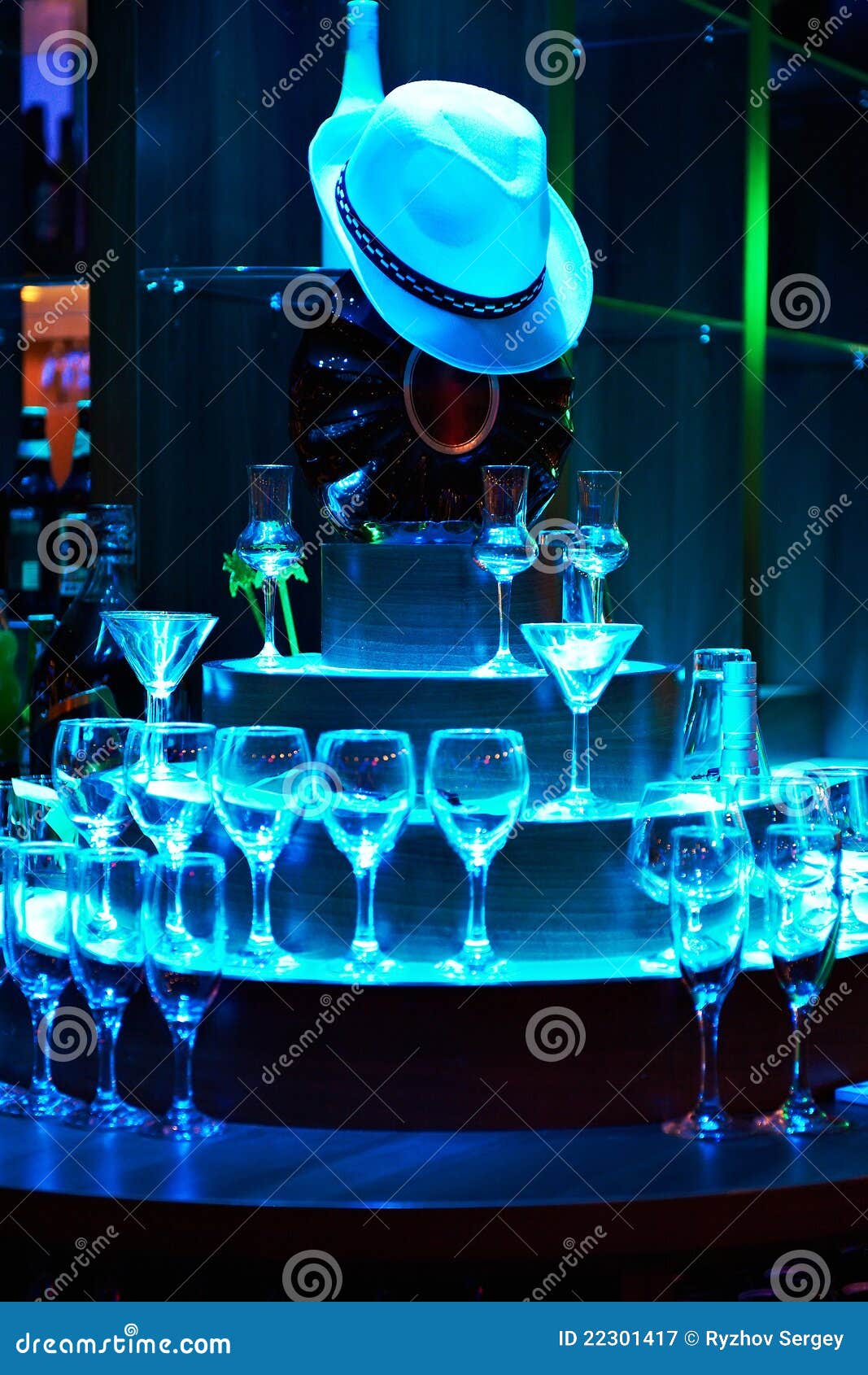 Vidros Do Vinho E De Um Cocktail Imagem de Stock - Imagem de beber ...